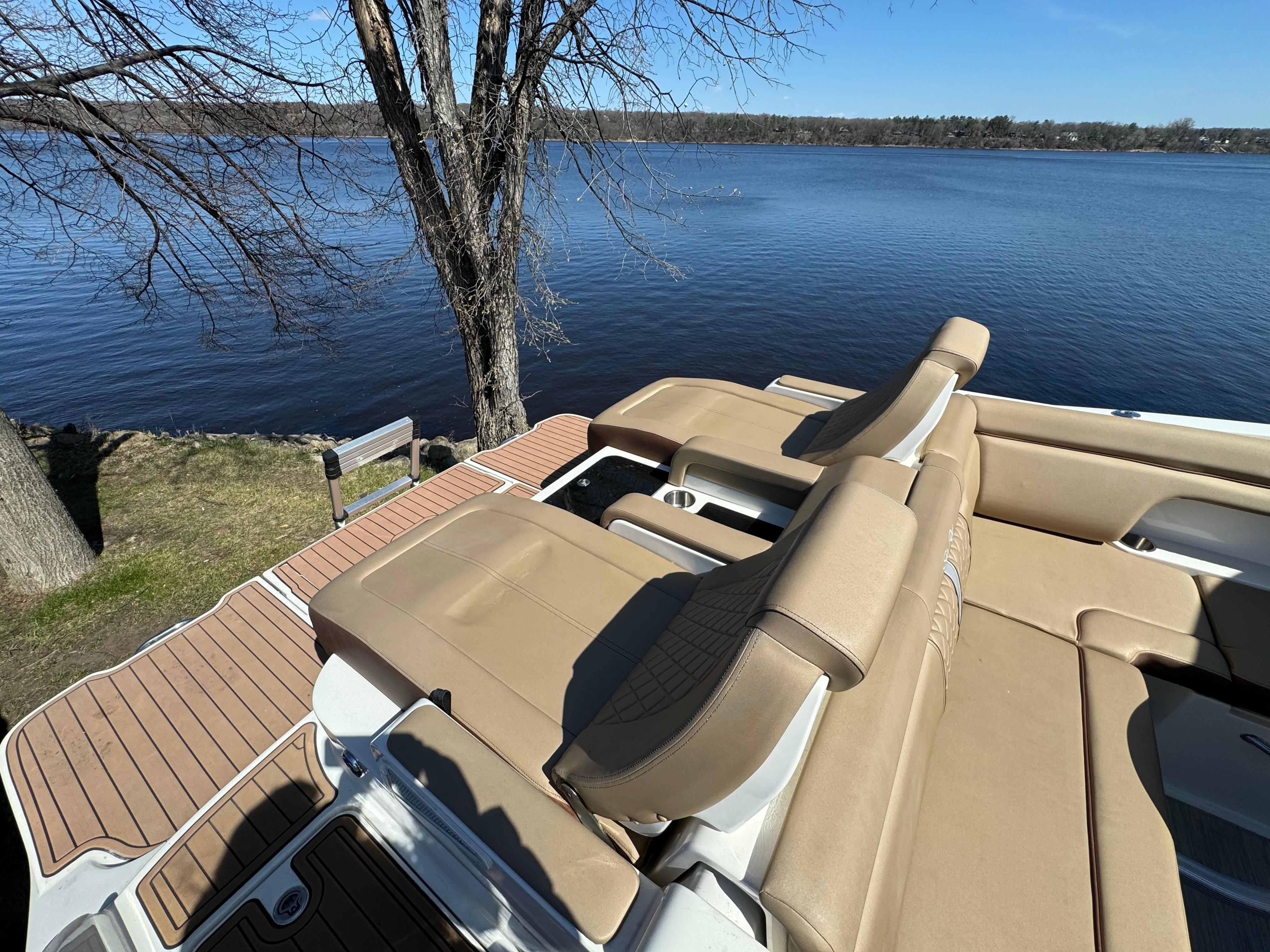 2016 Sea Ray 290 Sundeck Deck for sale - YachtWorld