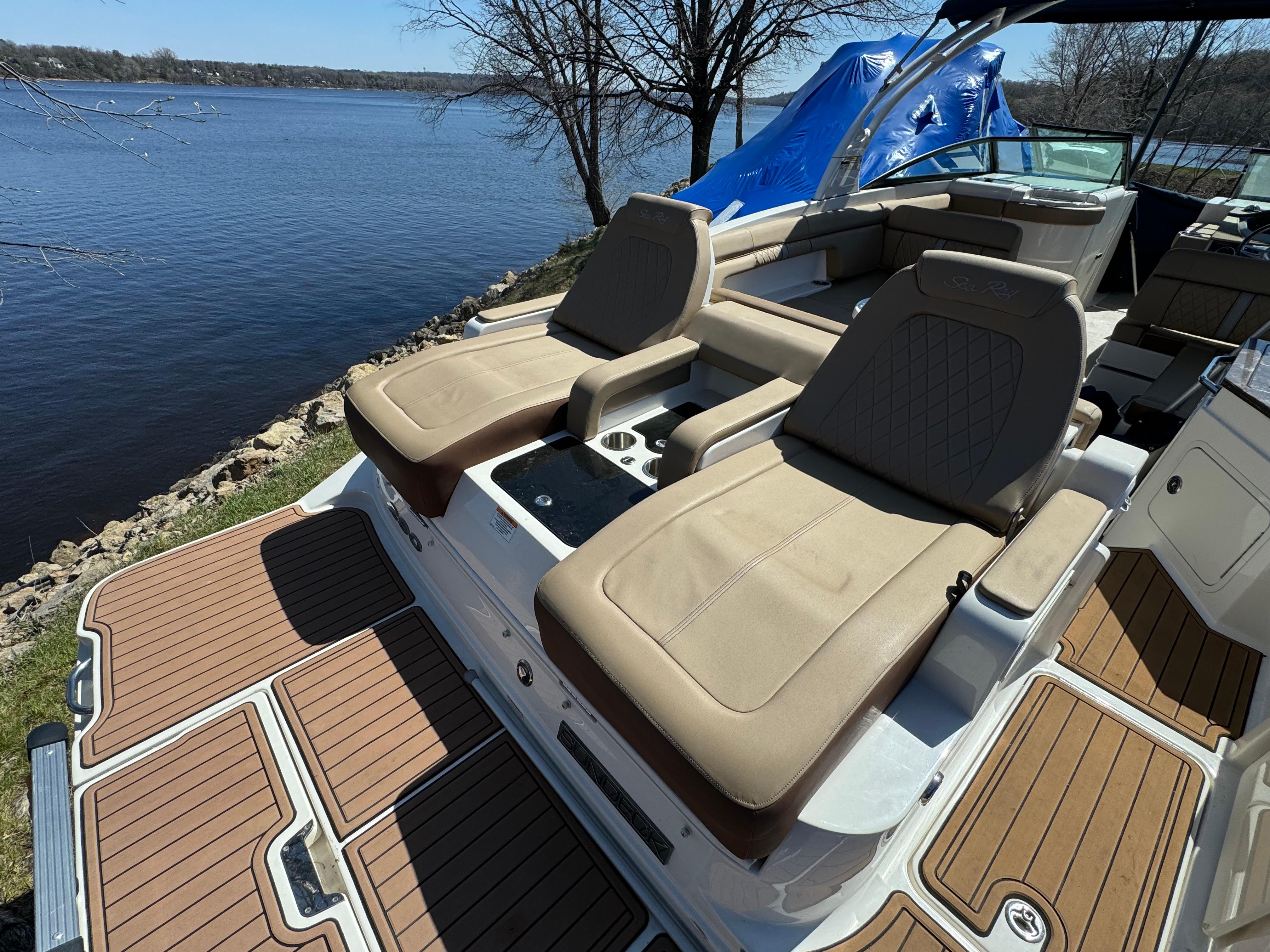 2016 Sea Ray 290 Sundeck Deck for sale - YachtWorld