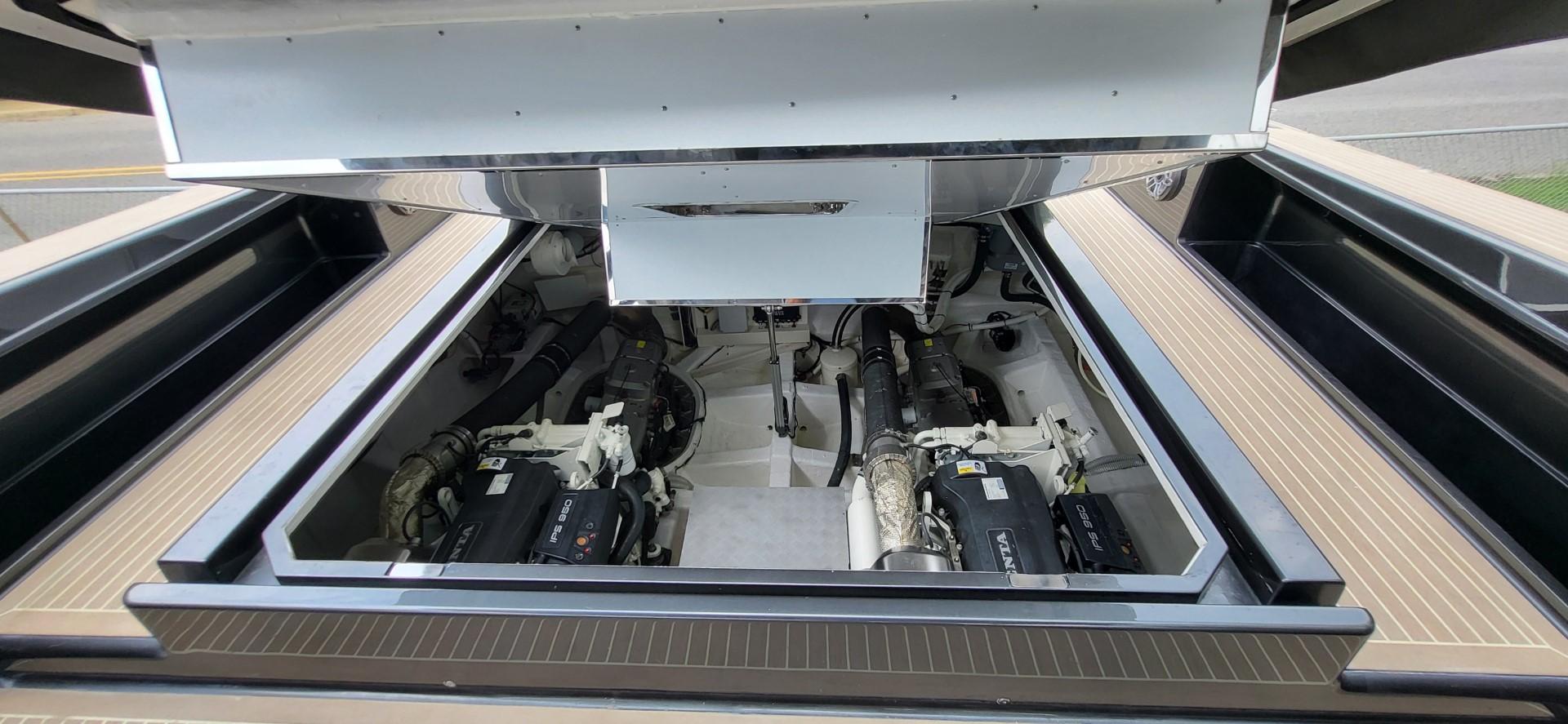 2023 VanDutch 56 Express Cruiser for sale - YachtWorld