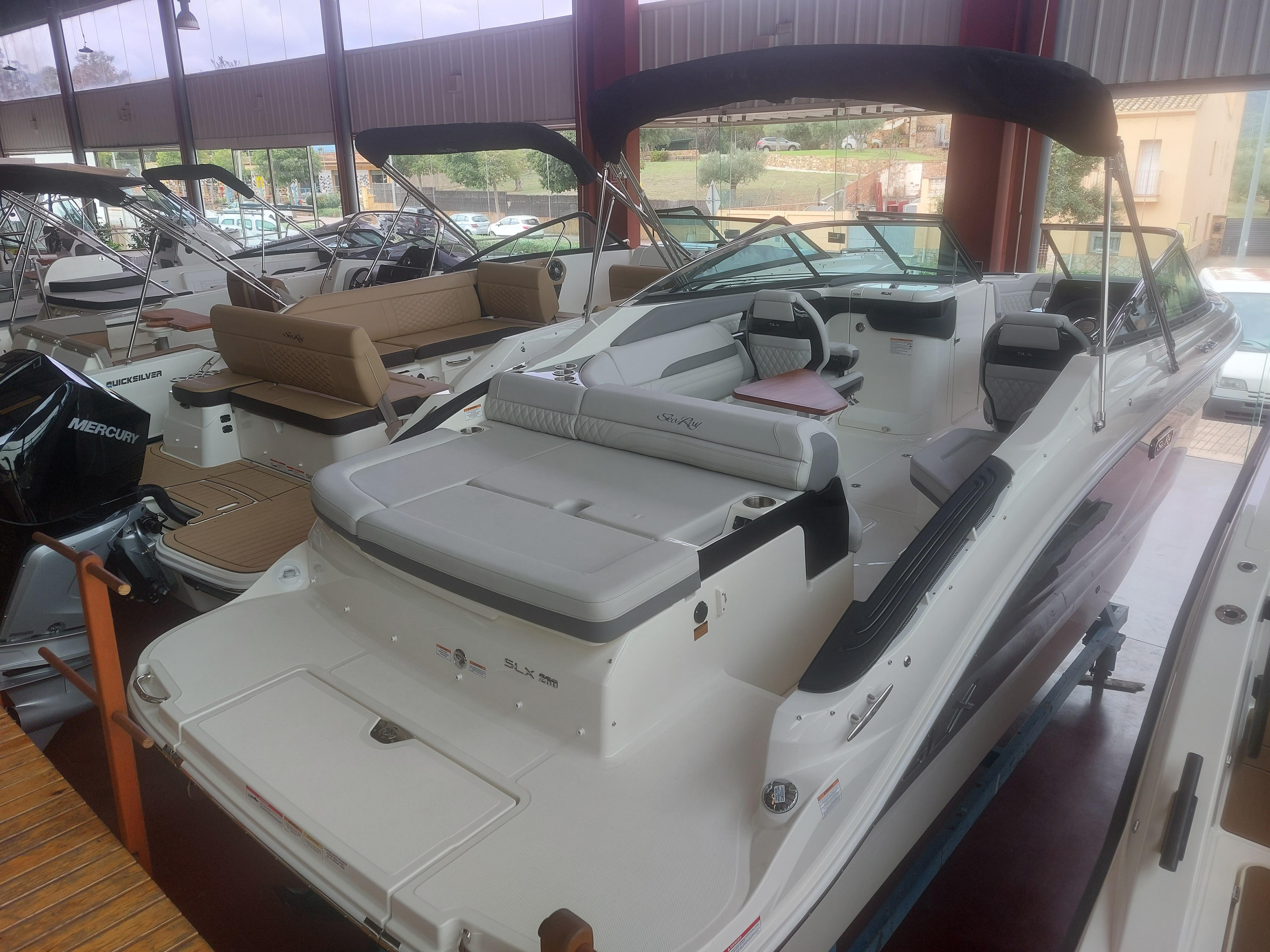 New 2025 Sea Ray 260 SLX - Girona | TopBoats