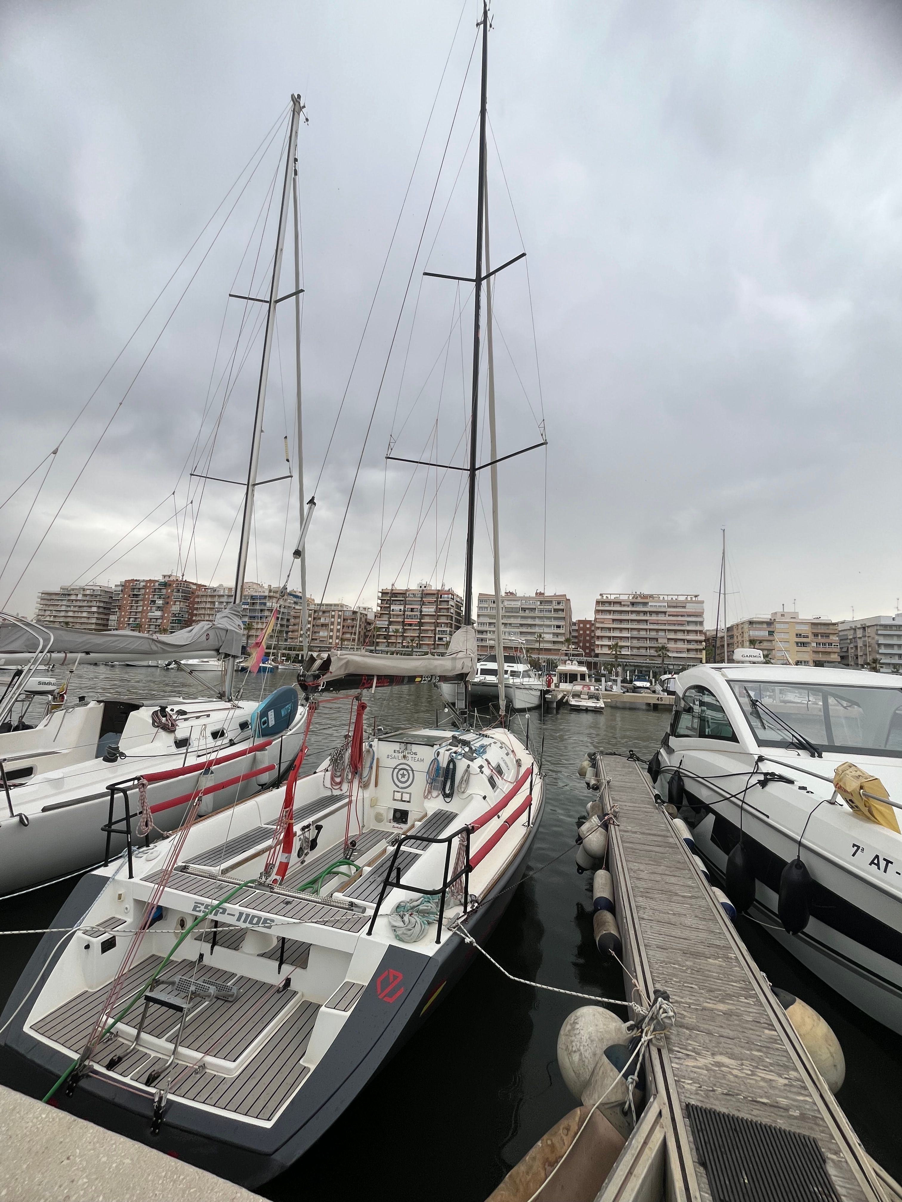 Used Custom Astraea 330 sprinter in Alicante - iNautia