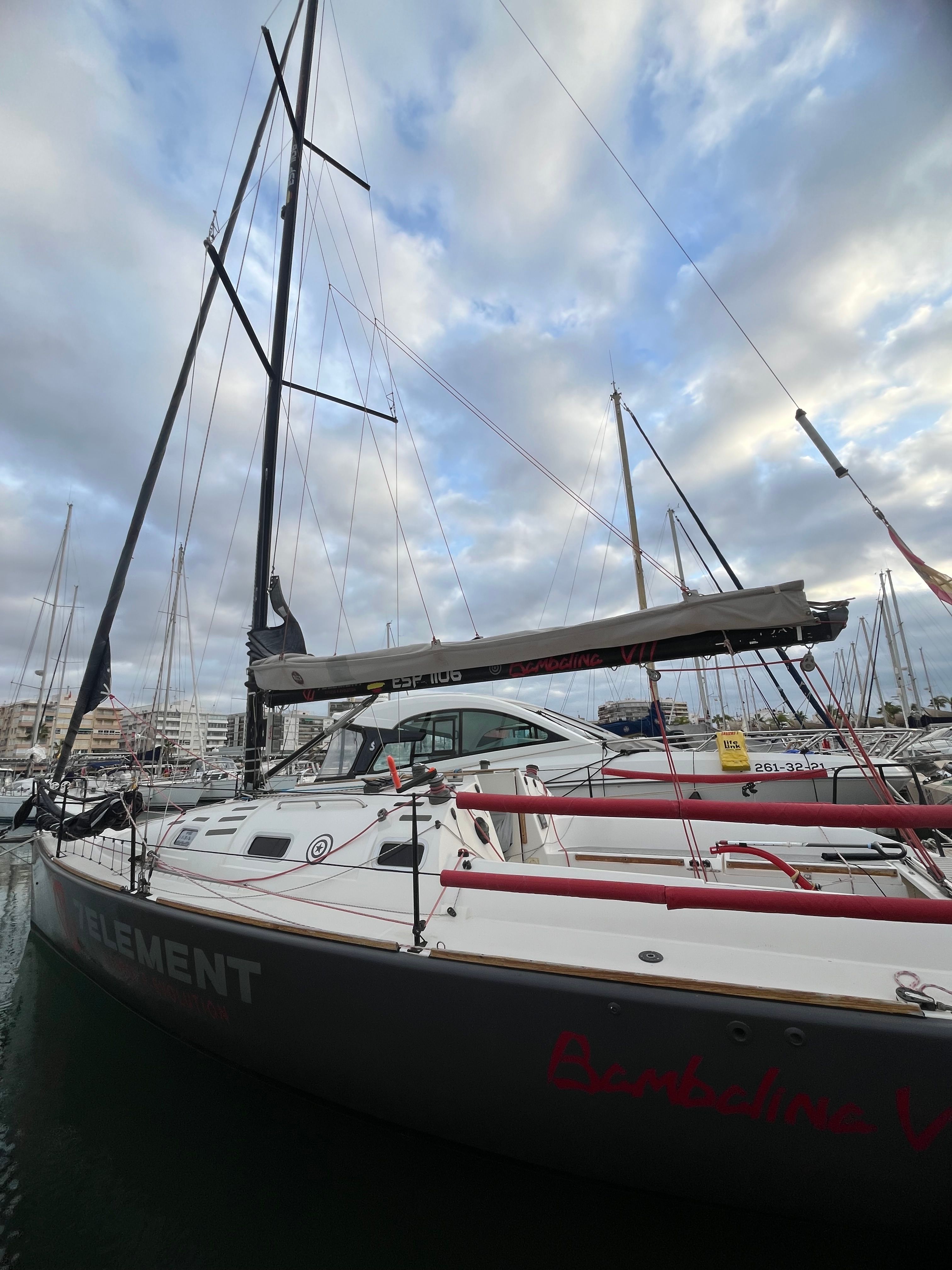 Used Custom Astraea 330 sprinter in Alicante - iNautia