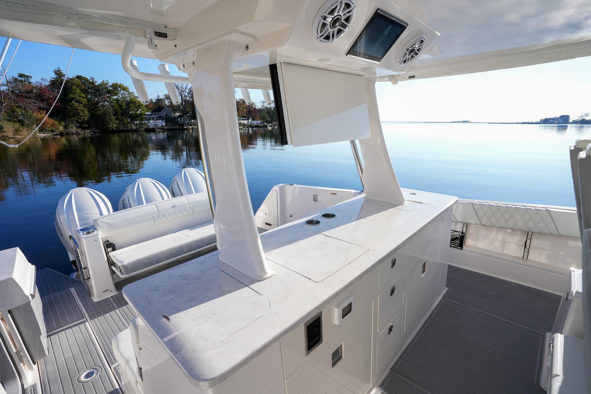 2024 Regal 38 SAV Cruiser for sale - YachtWorld