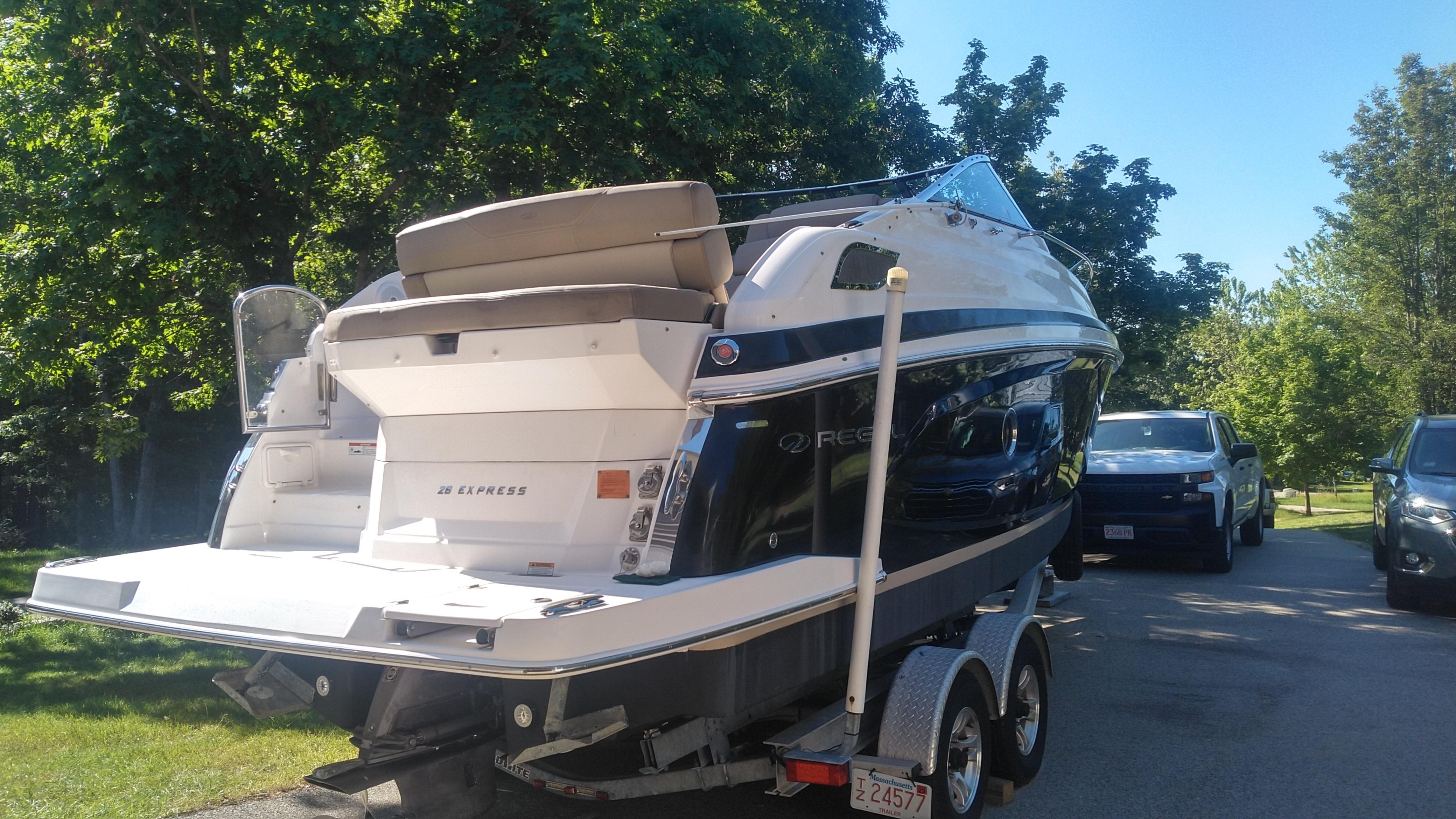 2014 Regal 28 Express Express Cruiser for sale - YachtWorld