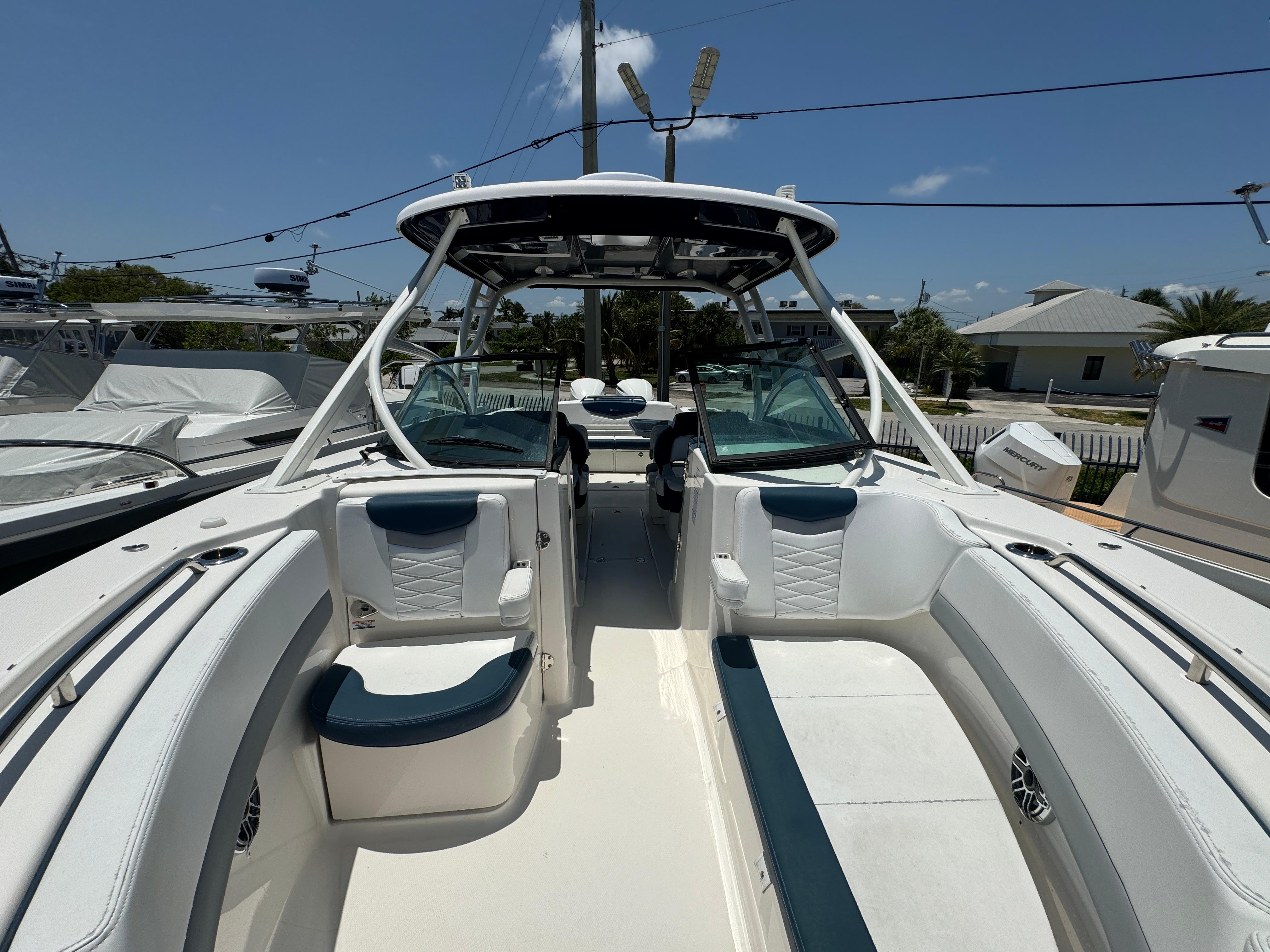 2021 Robalo R317 Dual Console for sale - YachtWorld