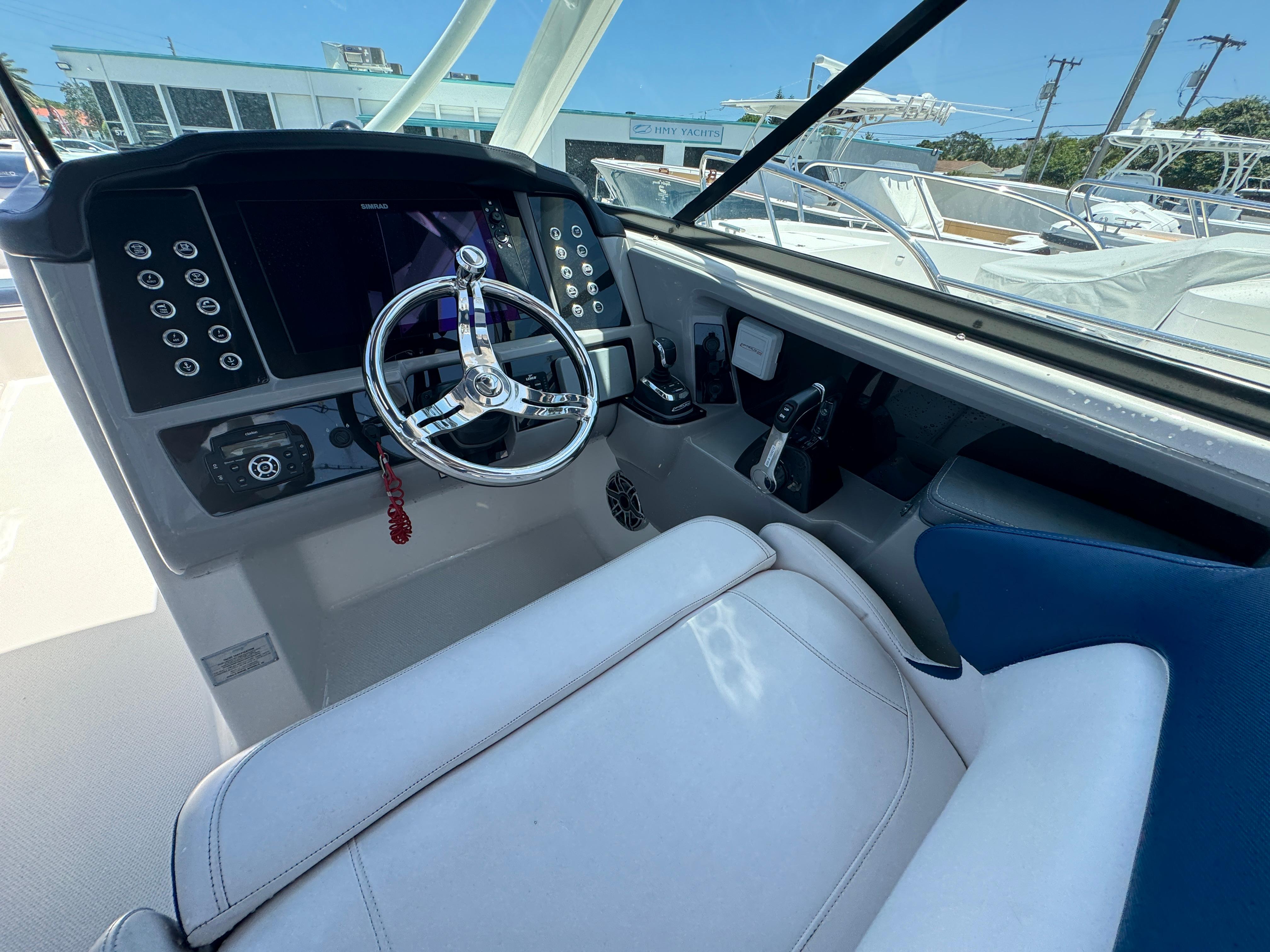 2021 Robalo R317 Dual Console for sale - YachtWorld