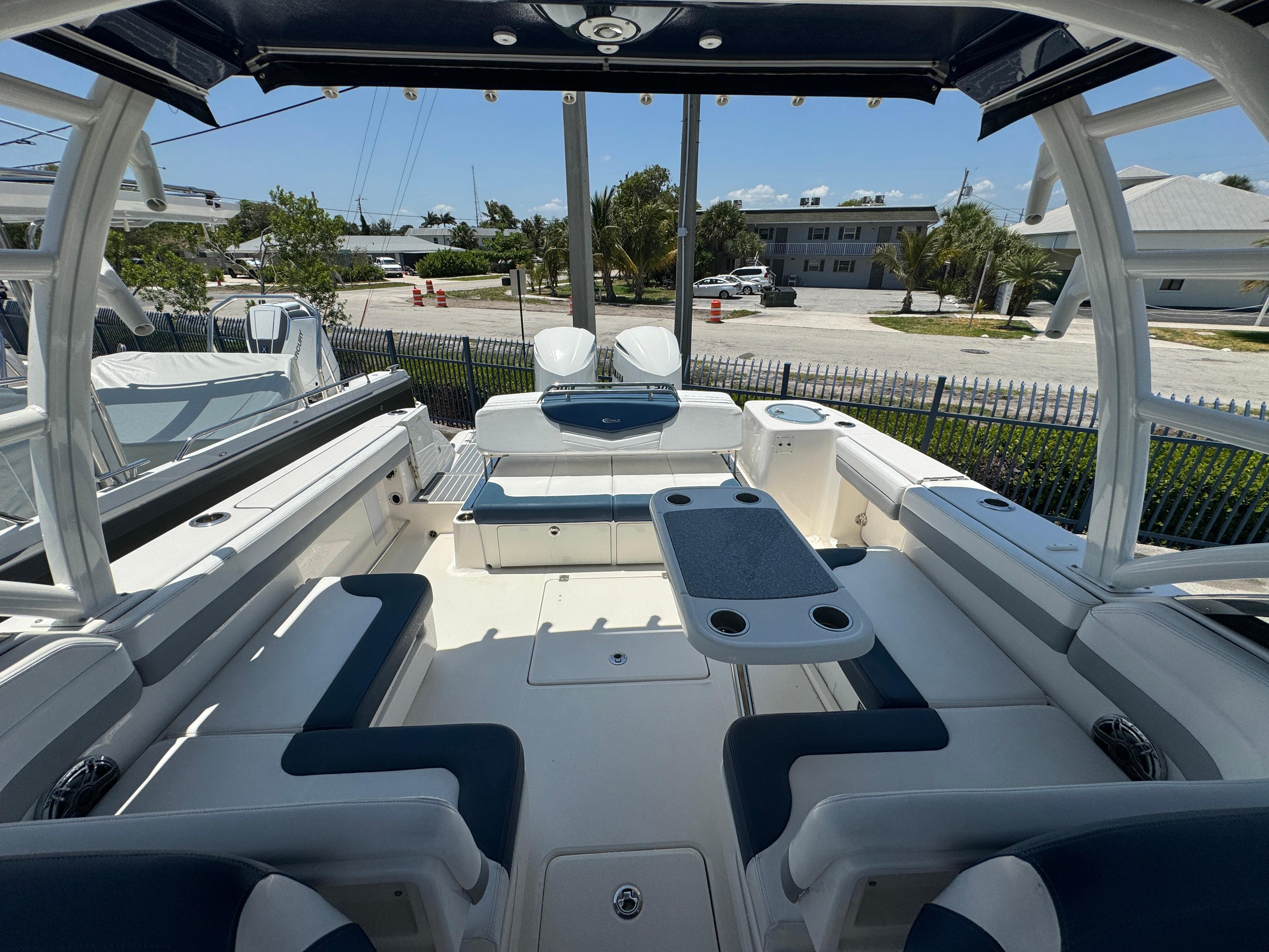 2021 Robalo R317 Dual Console for sale - YachtWorld