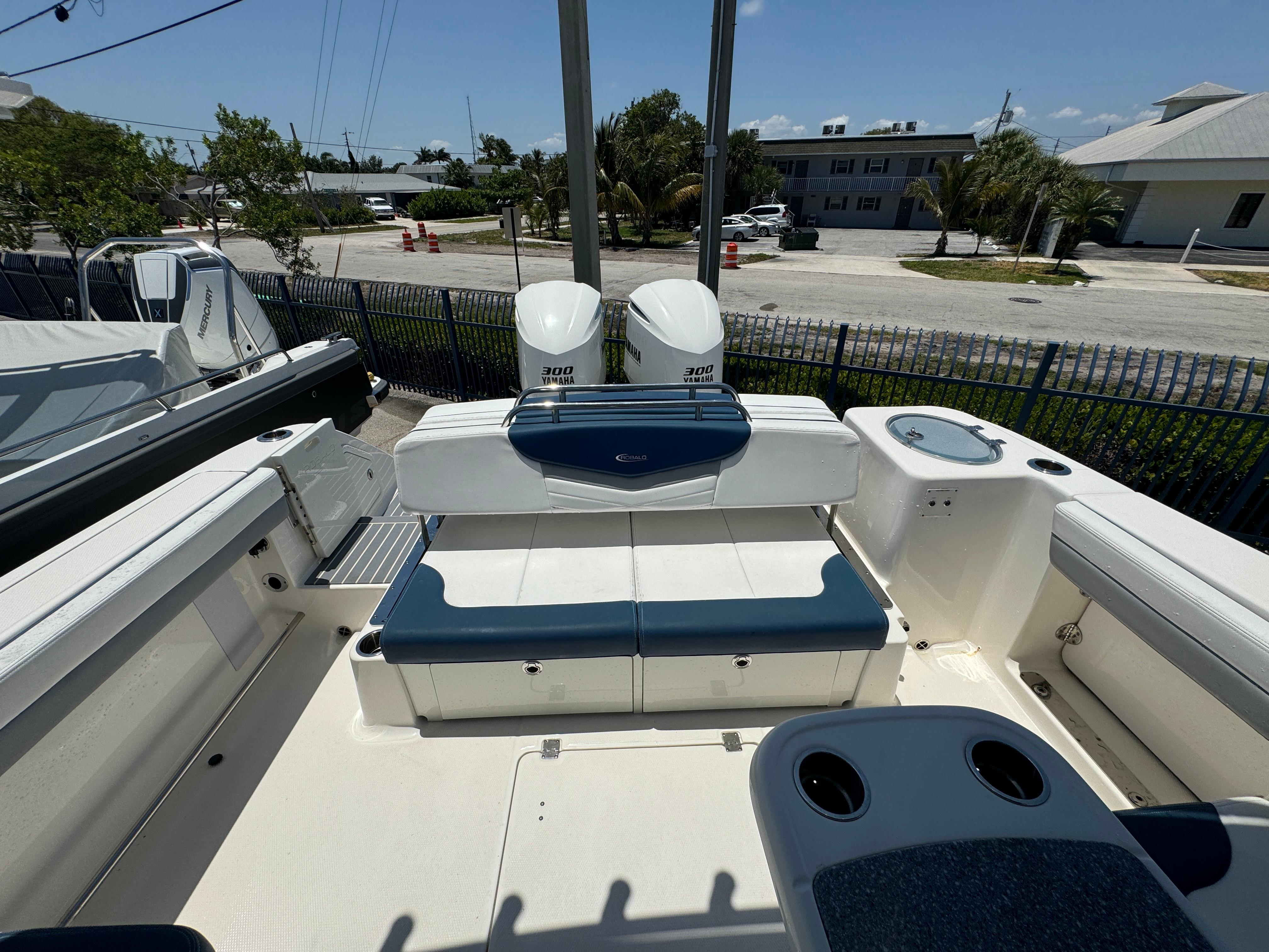 2021 Robalo R317 Dual Console for sale - YachtWorld