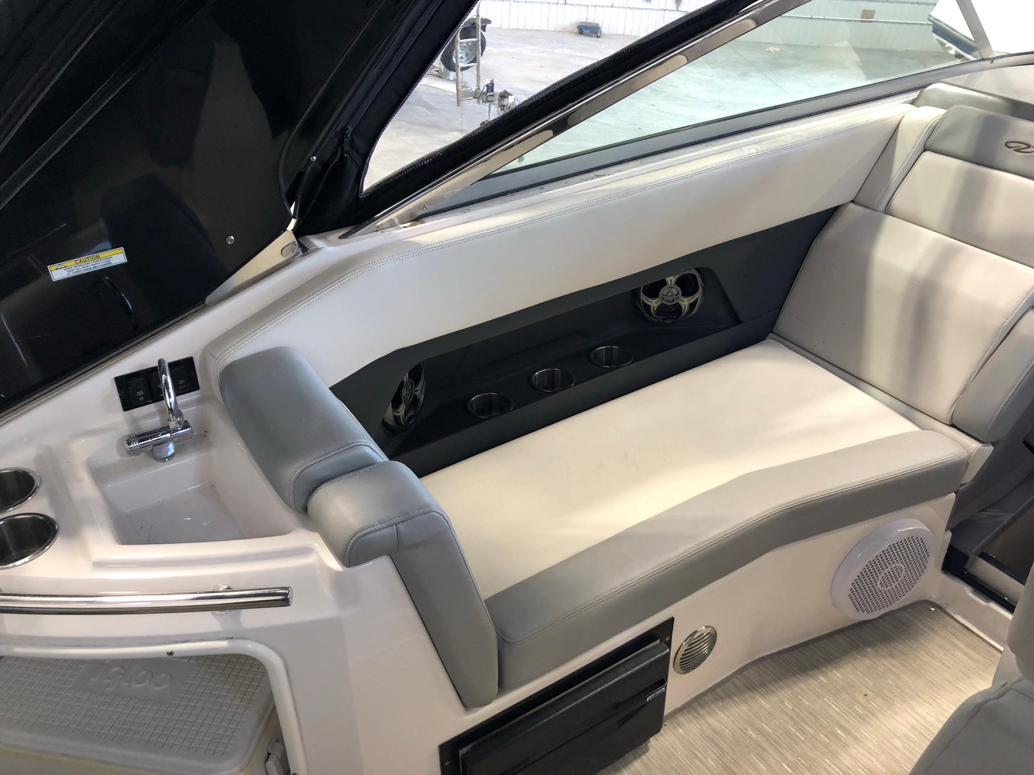 2015 Regal 28 Express Motor Yachts for sale - YachtWorld