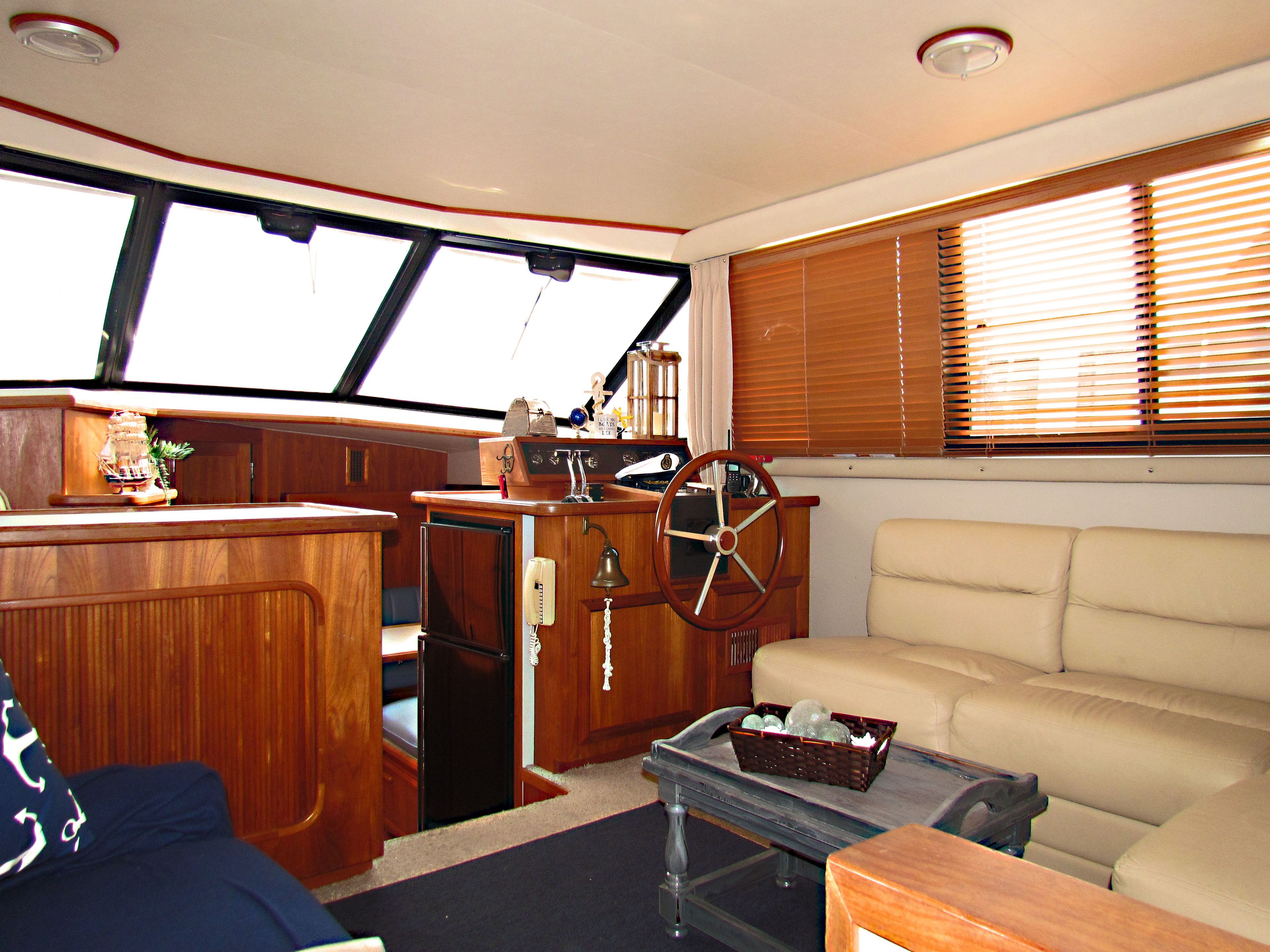 1990 Carver 38 Aft Cabin Motor Yacht - Weber Yachts