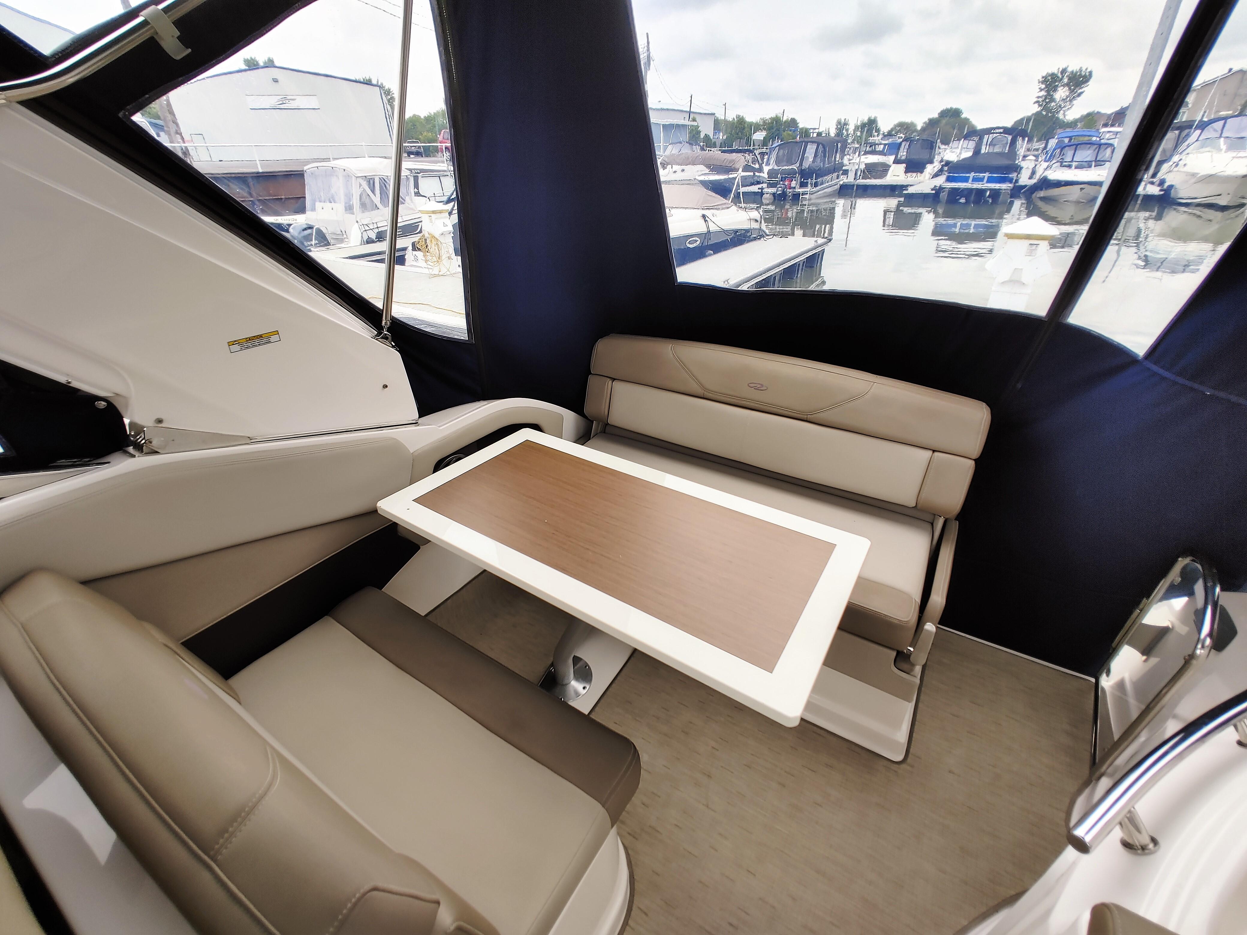 2015 Regal 28 Express Express Cruiser for sale - YachtWorld