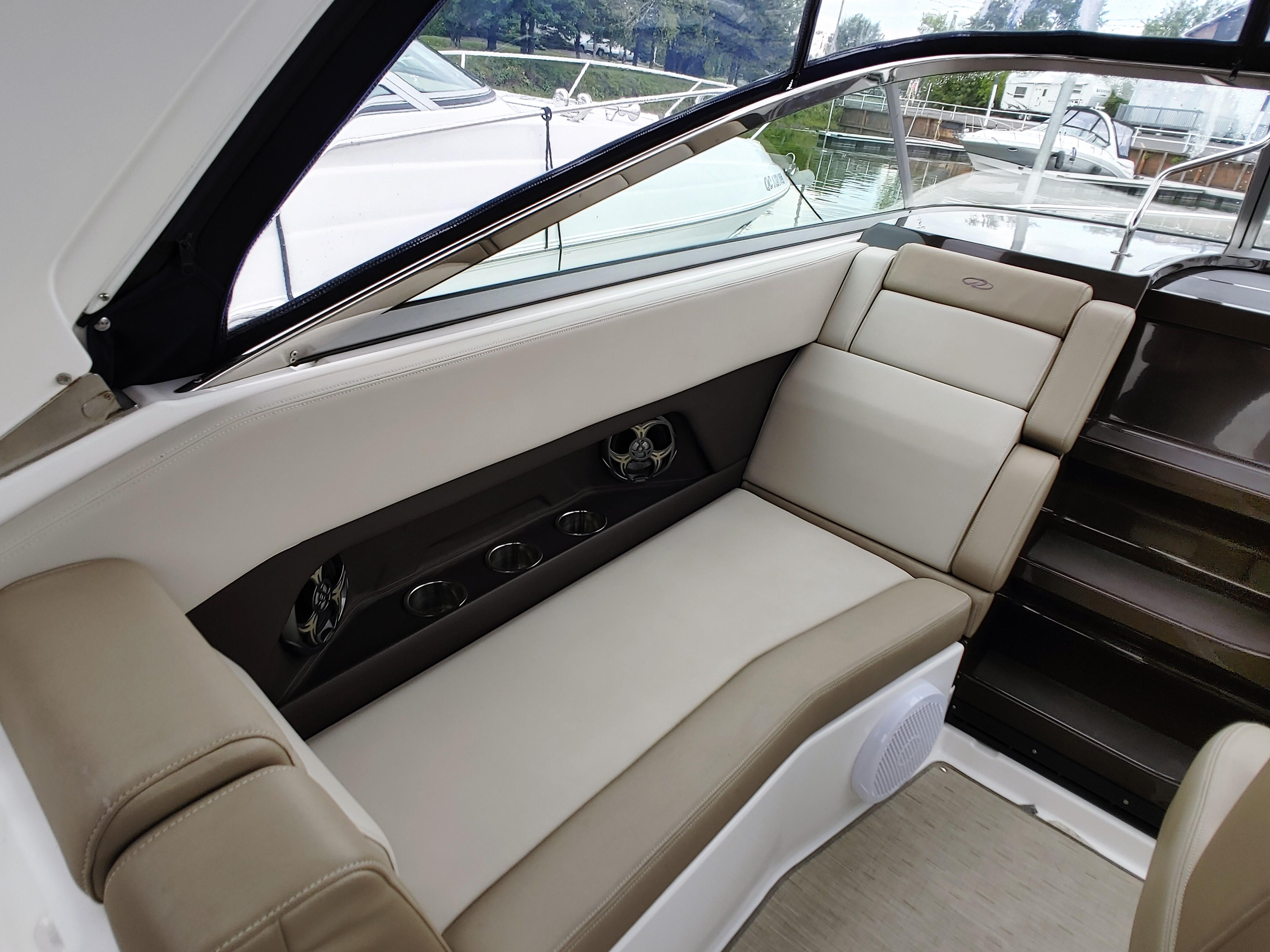 2015 Regal 28 Express Express Cruiser for sale - YachtWorld