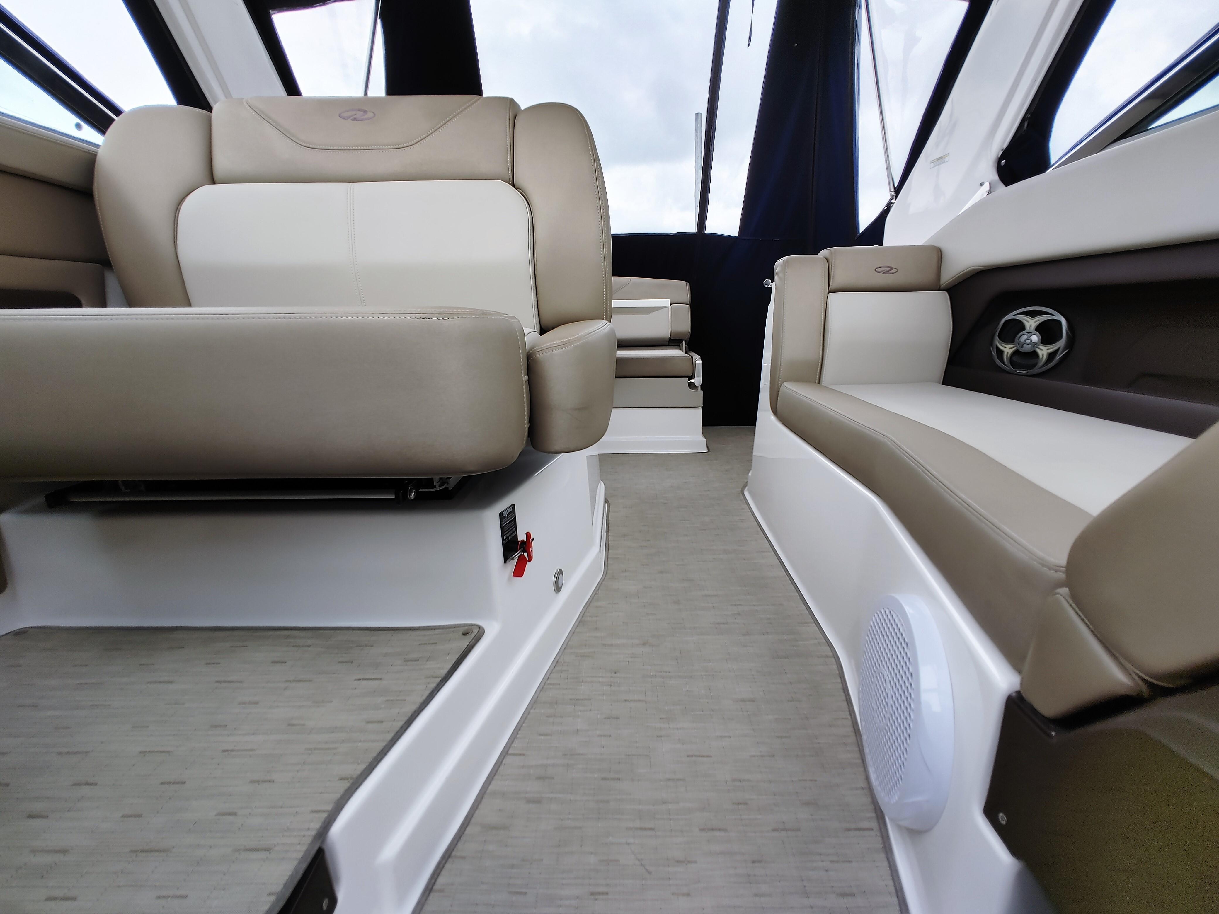 2015 Regal 28 Express Express Cruiser for sale - YachtWorld