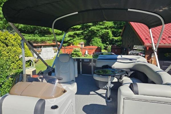 2023 Sylvan Mirage 8520 Cruise Pontoboot Kaufen - YachtWorld