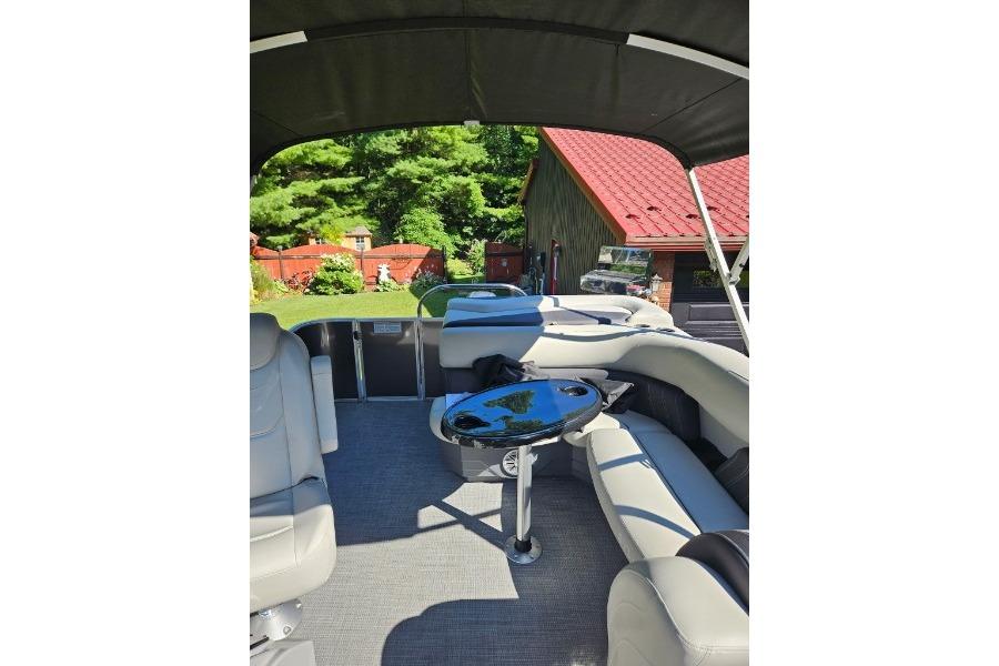 2023 Sylvan Mirage 8520 Cruise Pontoboot Kaufen - YachtWorld