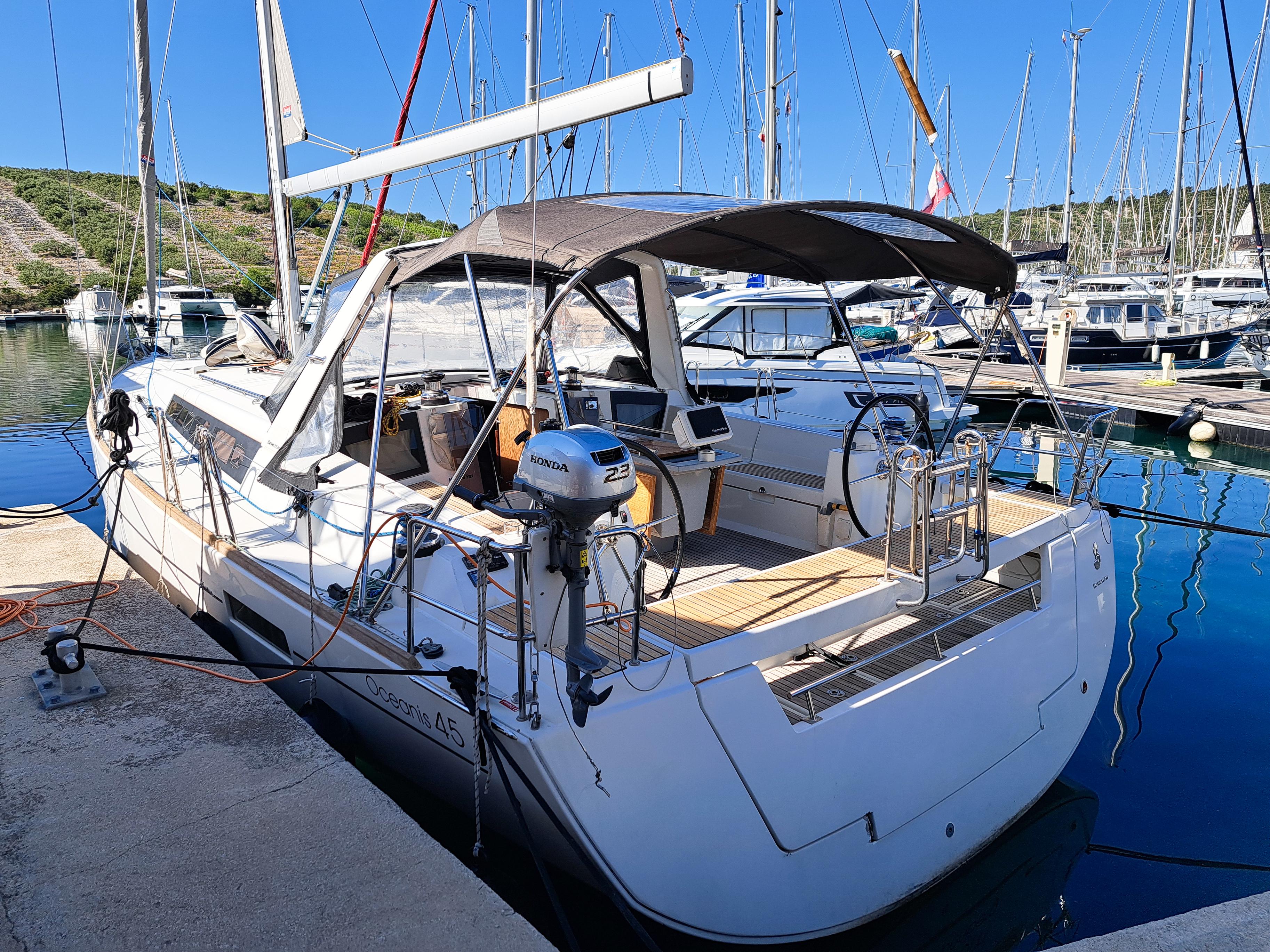 Used 2014 Beneteau Oceanis 45 | TopBoats
