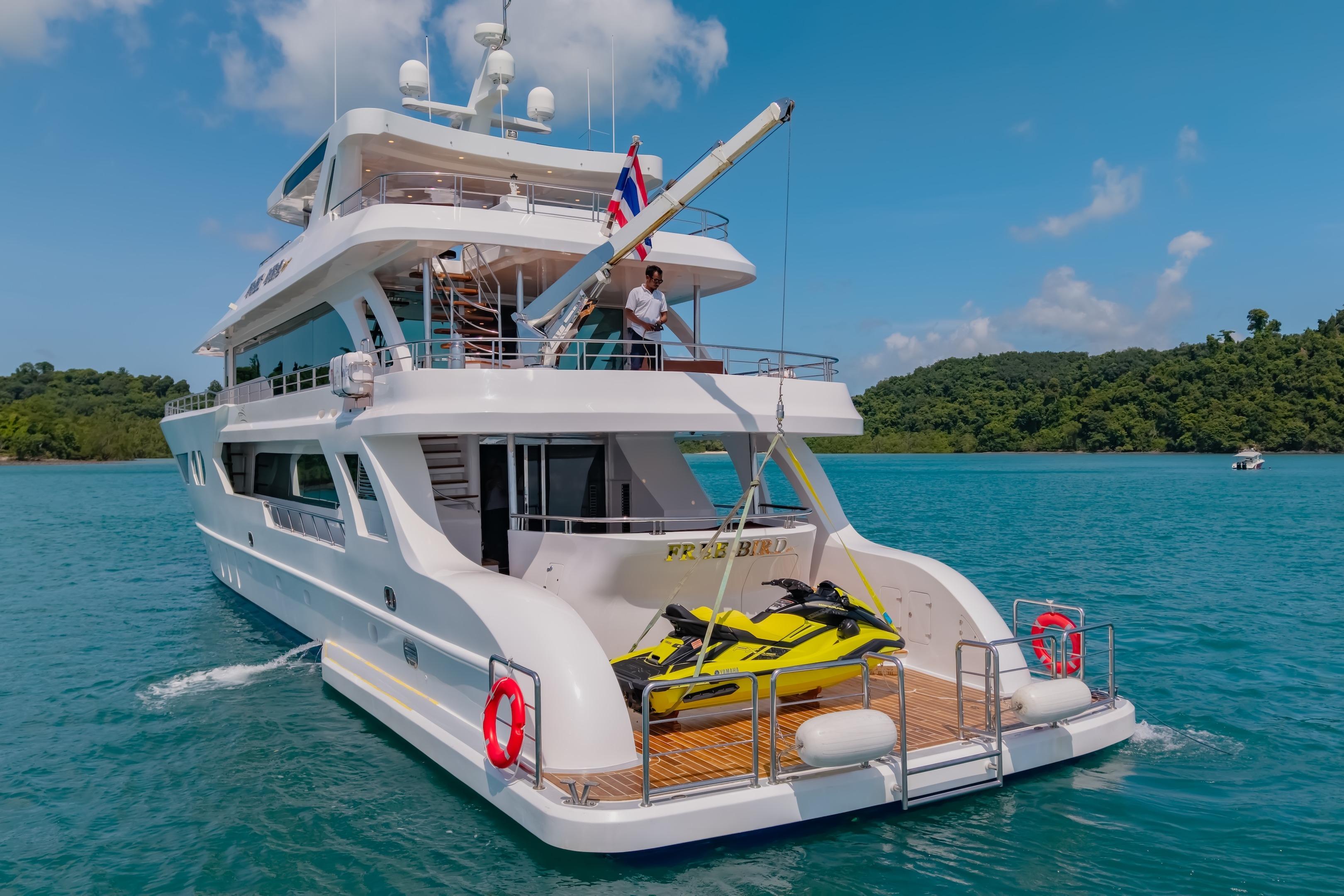 Free Bird Motoryachten Custom Kaufen - YachtWorld