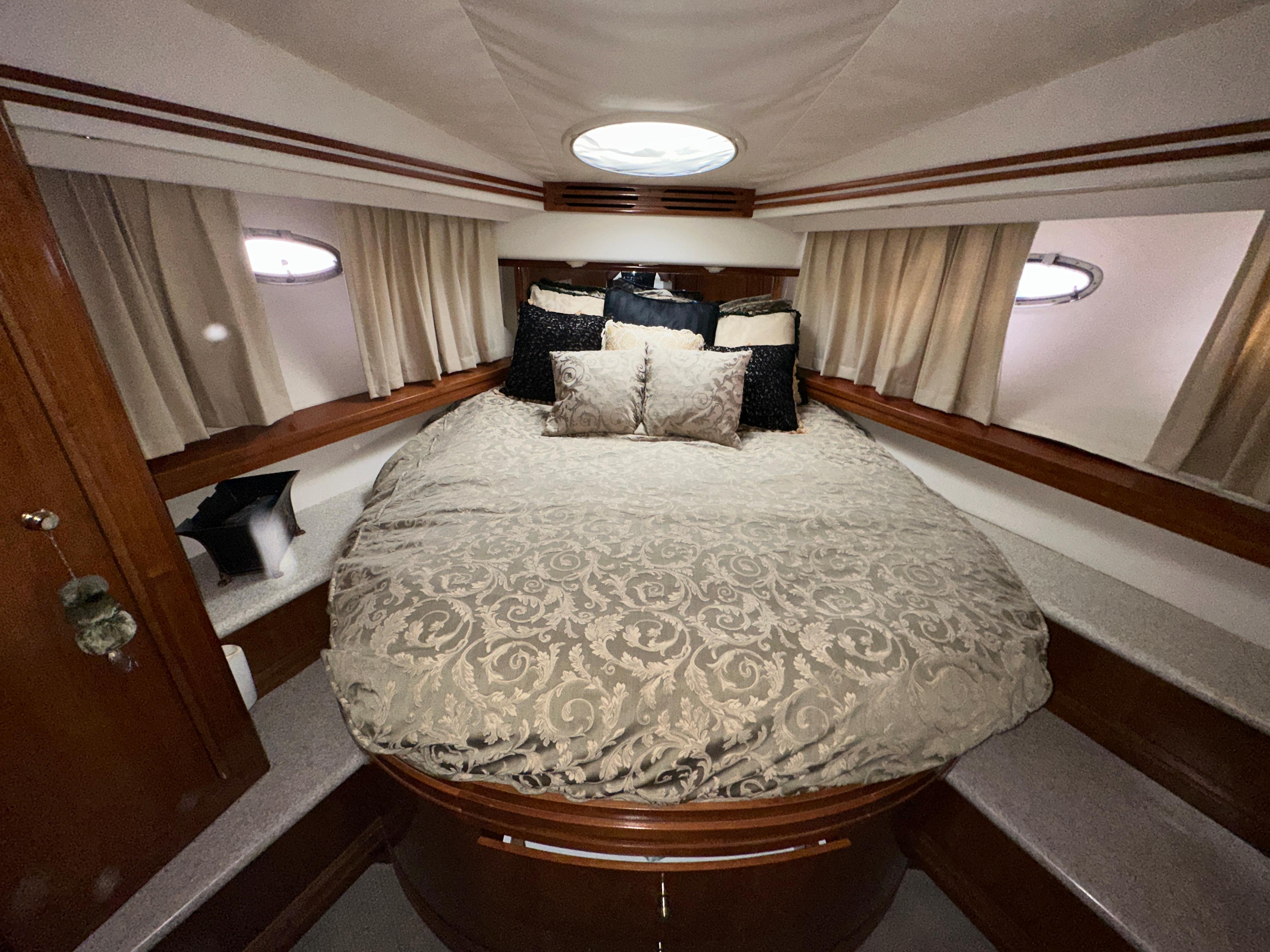 2000 Carver 506 Motor Yacht Aft Cabin for sale - YachtWorld
