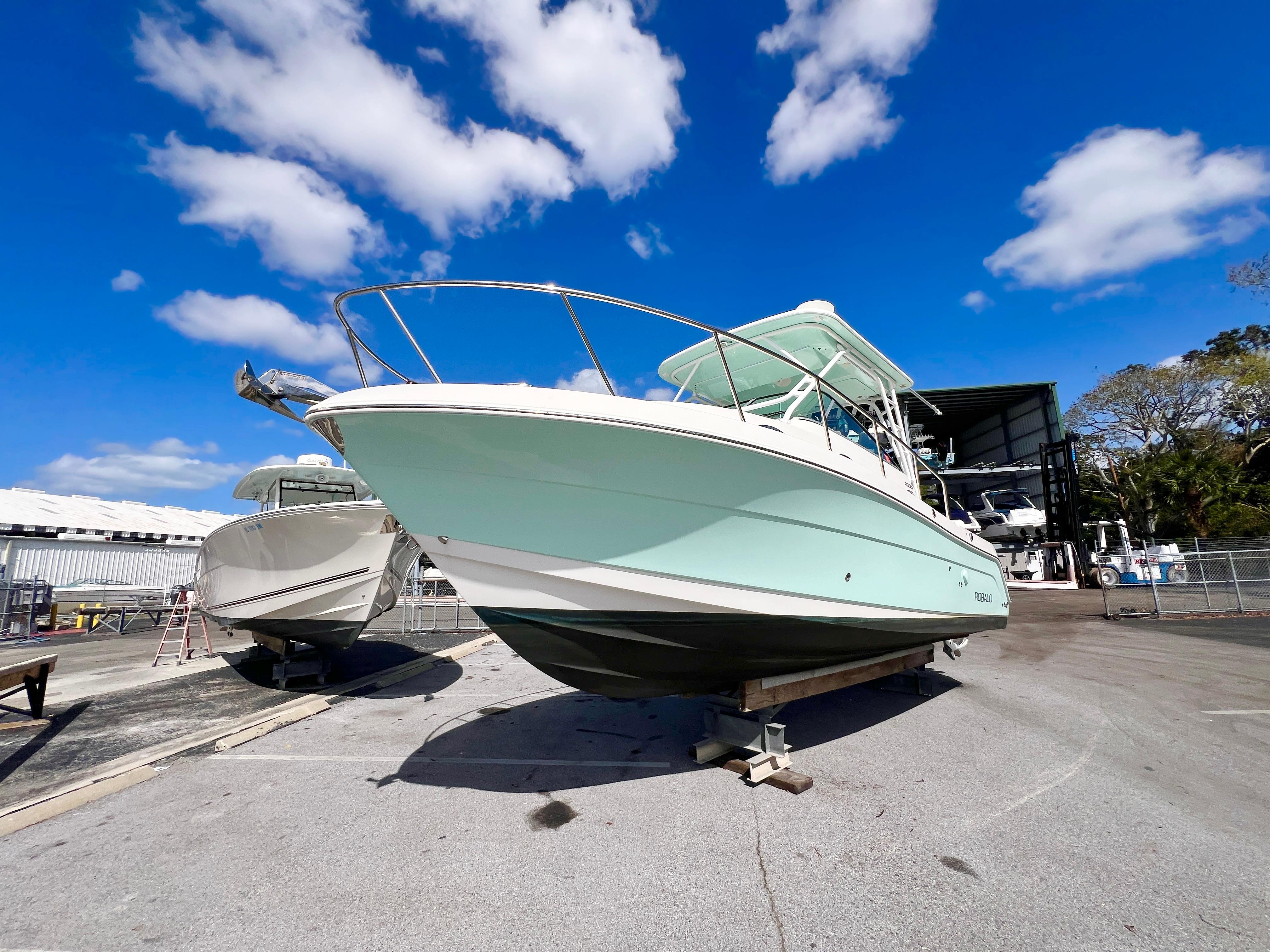 2017 Robalo R305 Walkaround Walkaround for sale - YachtWorld