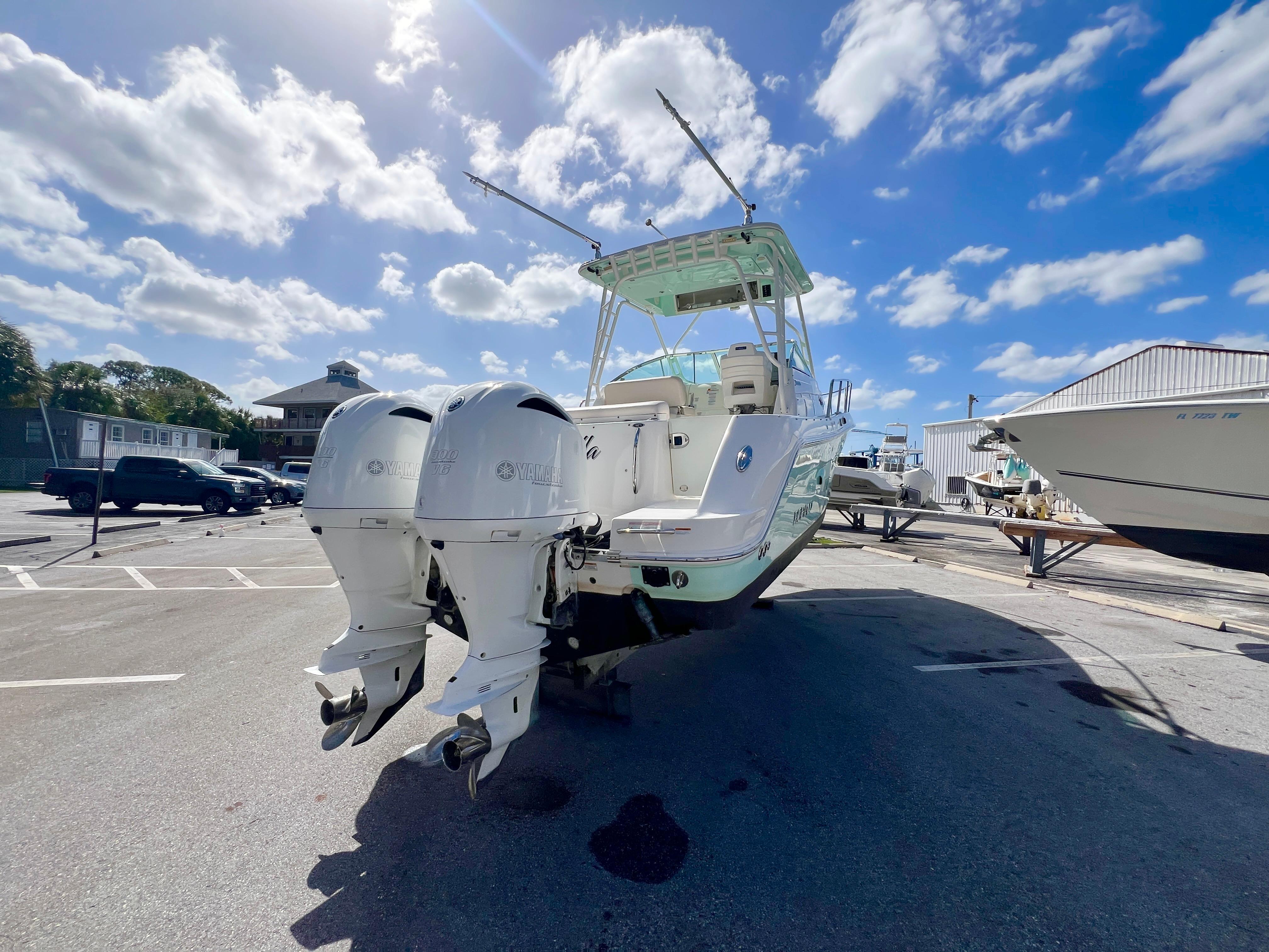2017 Robalo R305 Walkaround Walkaround for sale - YachtWorld