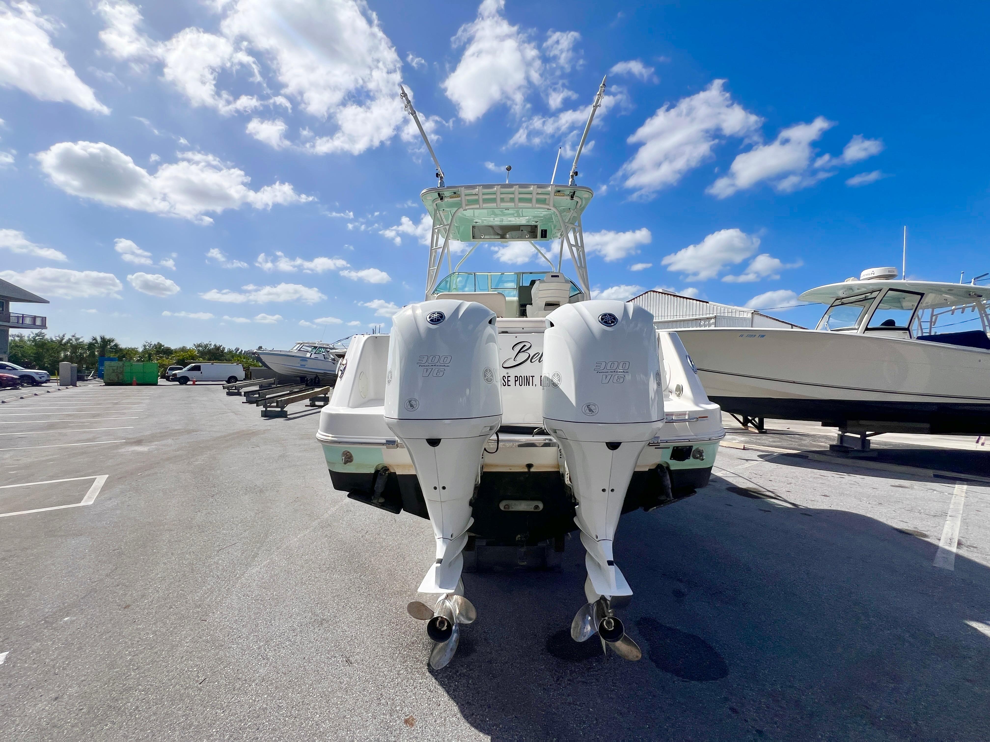 2017 Robalo R305 Walkaround Walkaround for sale - YachtWorld