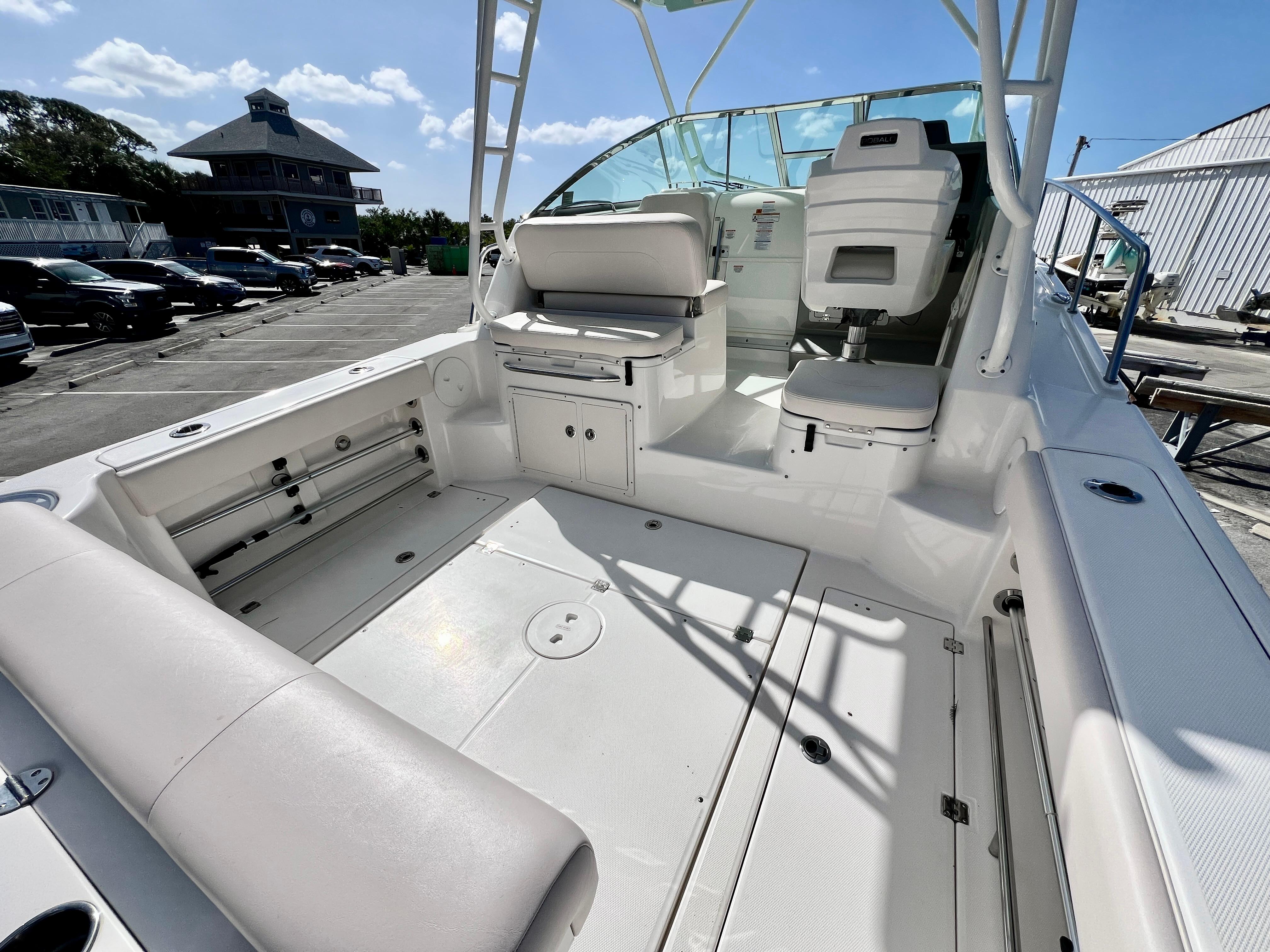 2017 Robalo R305 Walkaround Walkaround for sale - YachtWorld
