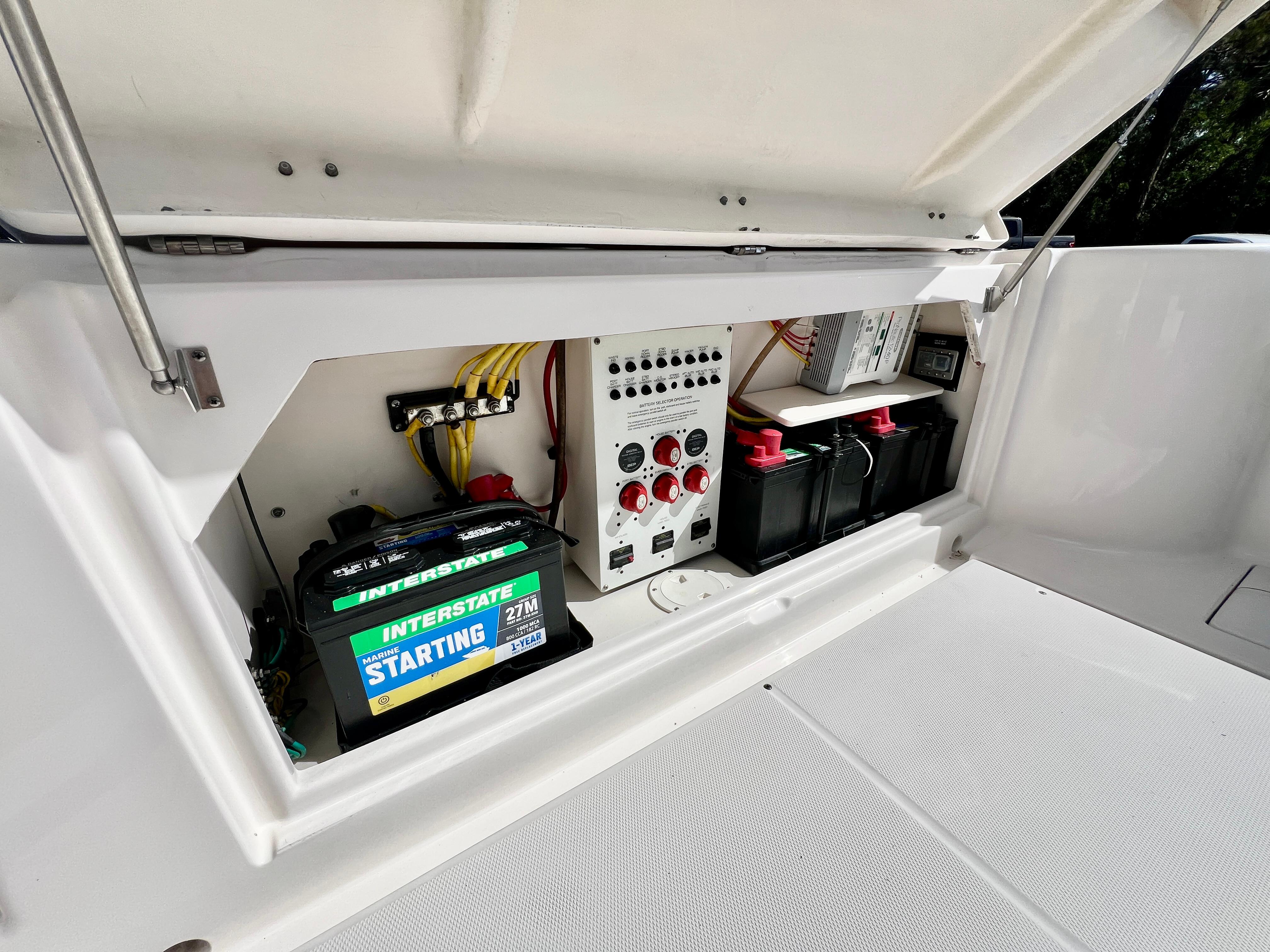 2017 Robalo R305 Walkaround Walkaround for sale - YachtWorld