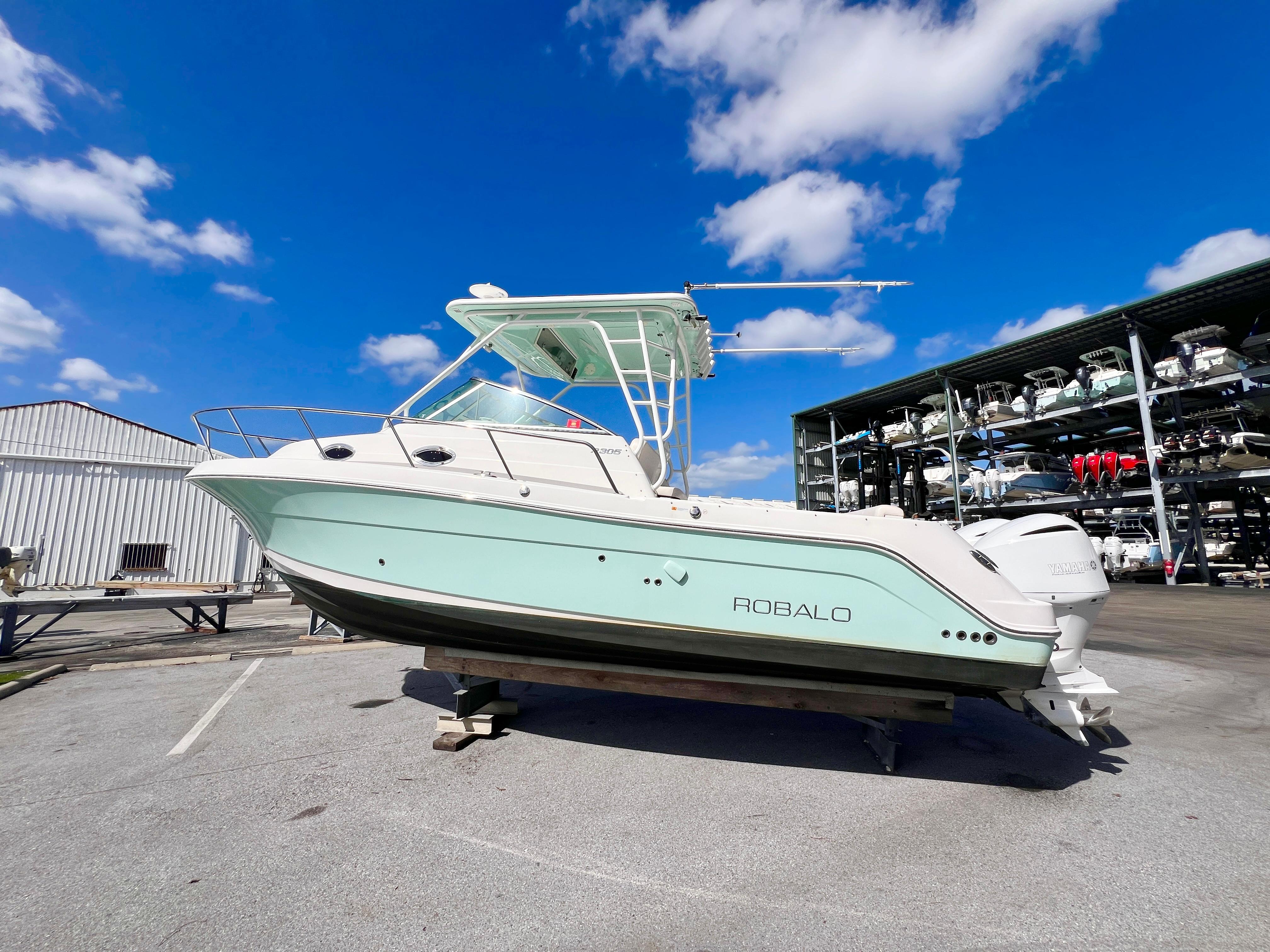 2017 Robalo R305 Walkaround Walkaround for sale - YachtWorld
