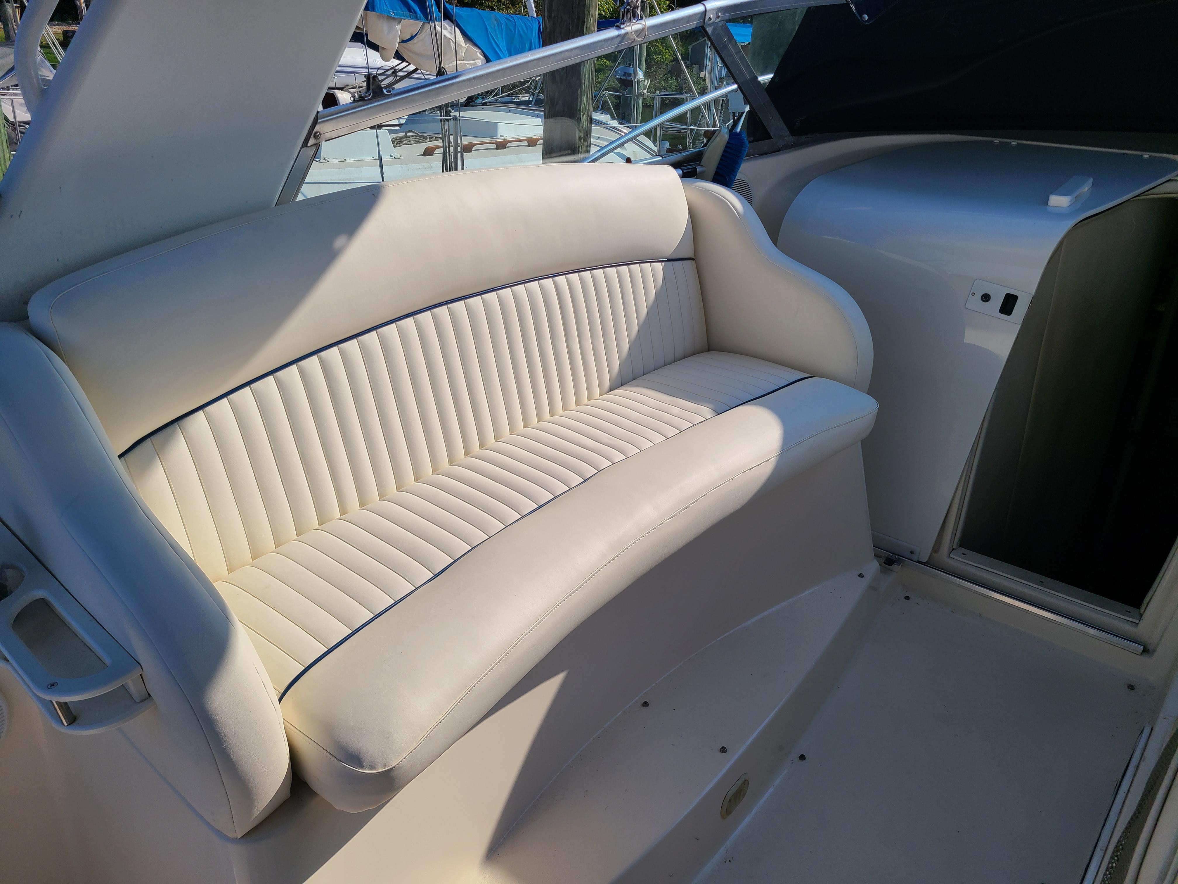 2000 Rinker 330 Fiesta Vee Sports Cruiser for sale - YachtWorld