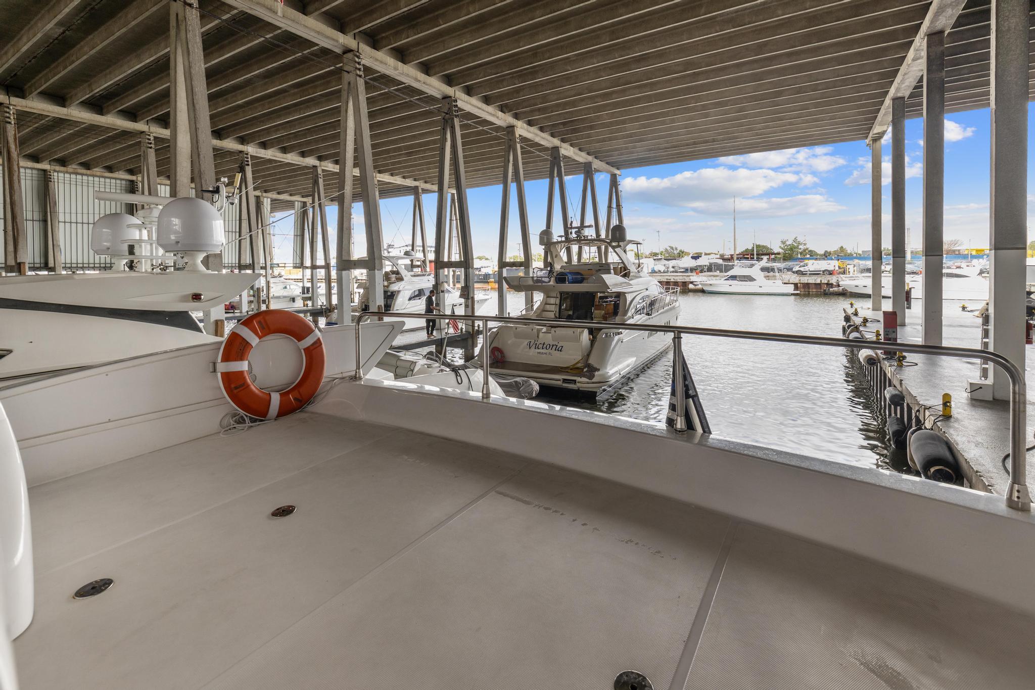 2005 Azimut 55 flybridge Flybridge for sale - YachtWorld