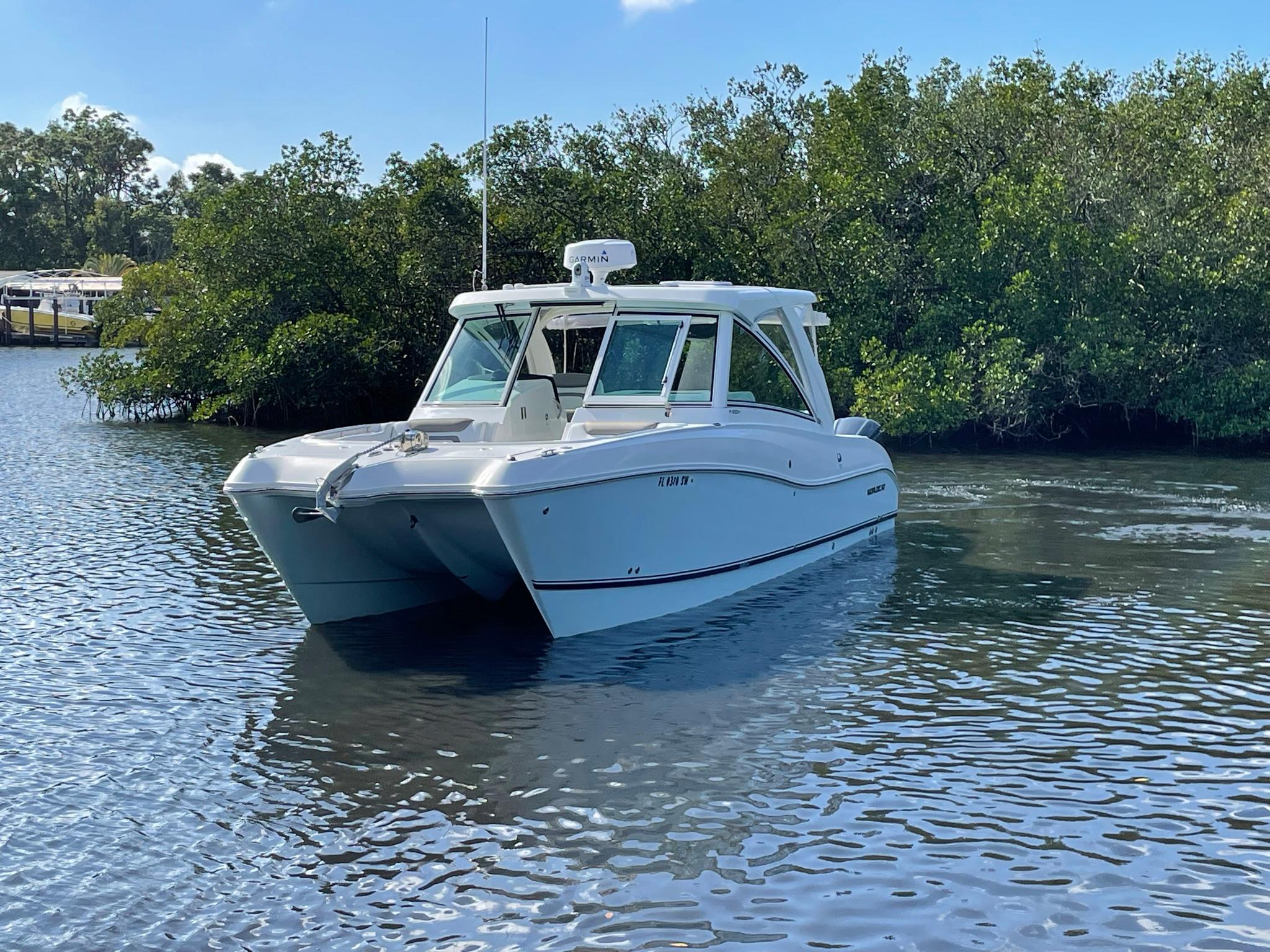 2020 World Cat 320 DC Katamaran Kaufen - YachtWorld