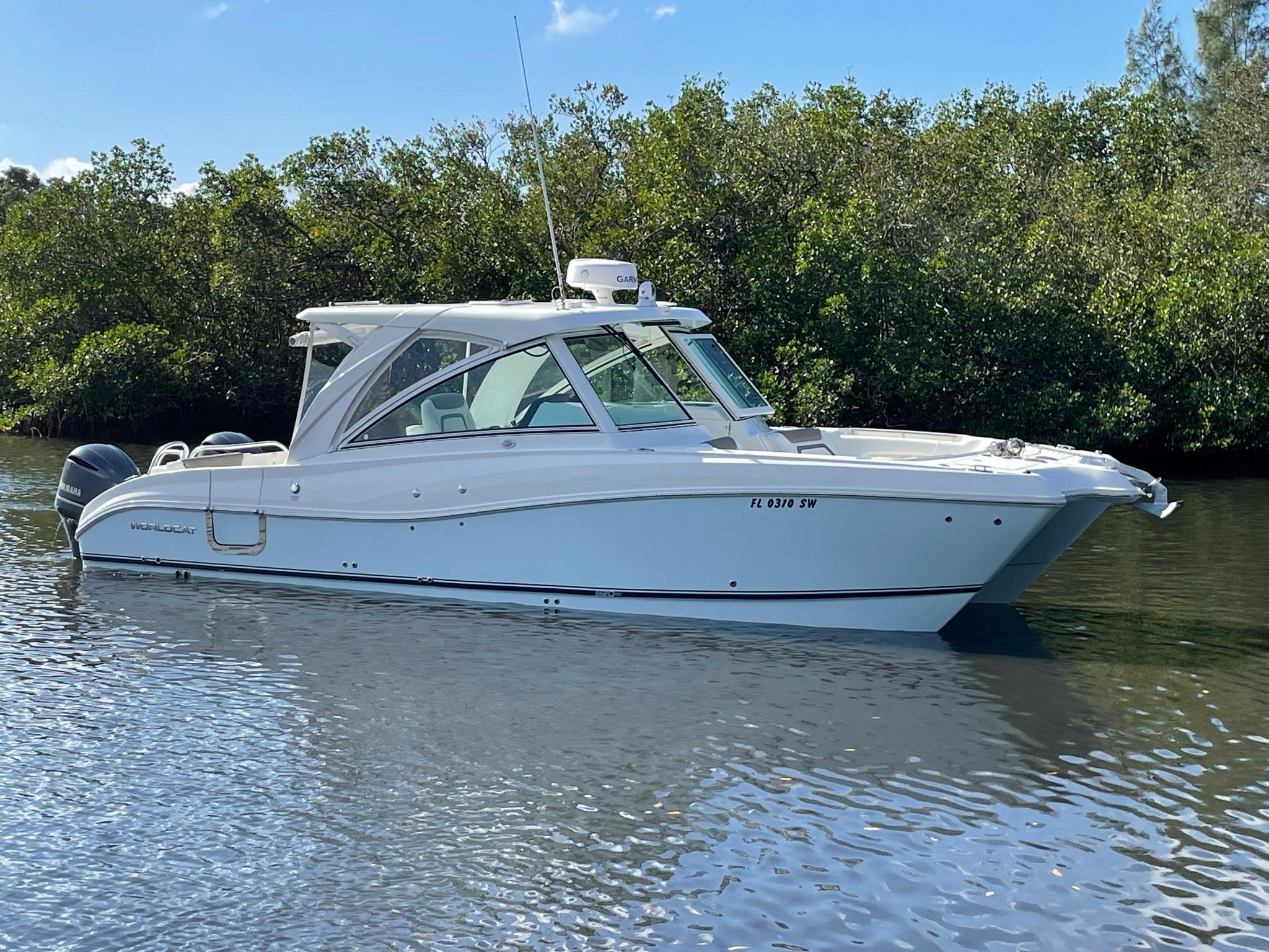 2020 World Cat 320 DC Katamaran Kaufen - YachtWorld