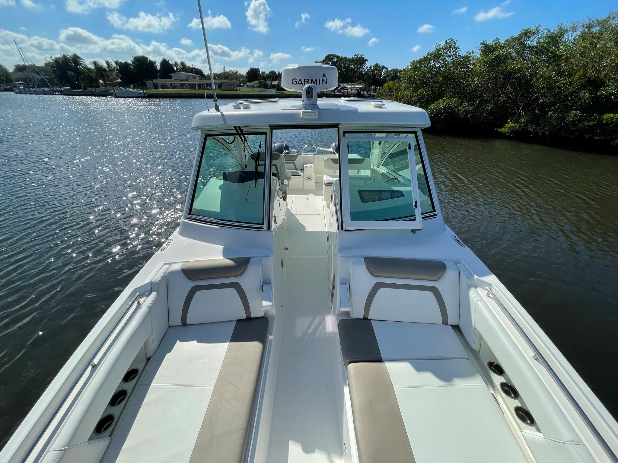 2020 World Cat 320 DC Katamaran Kaufen - YachtWorld