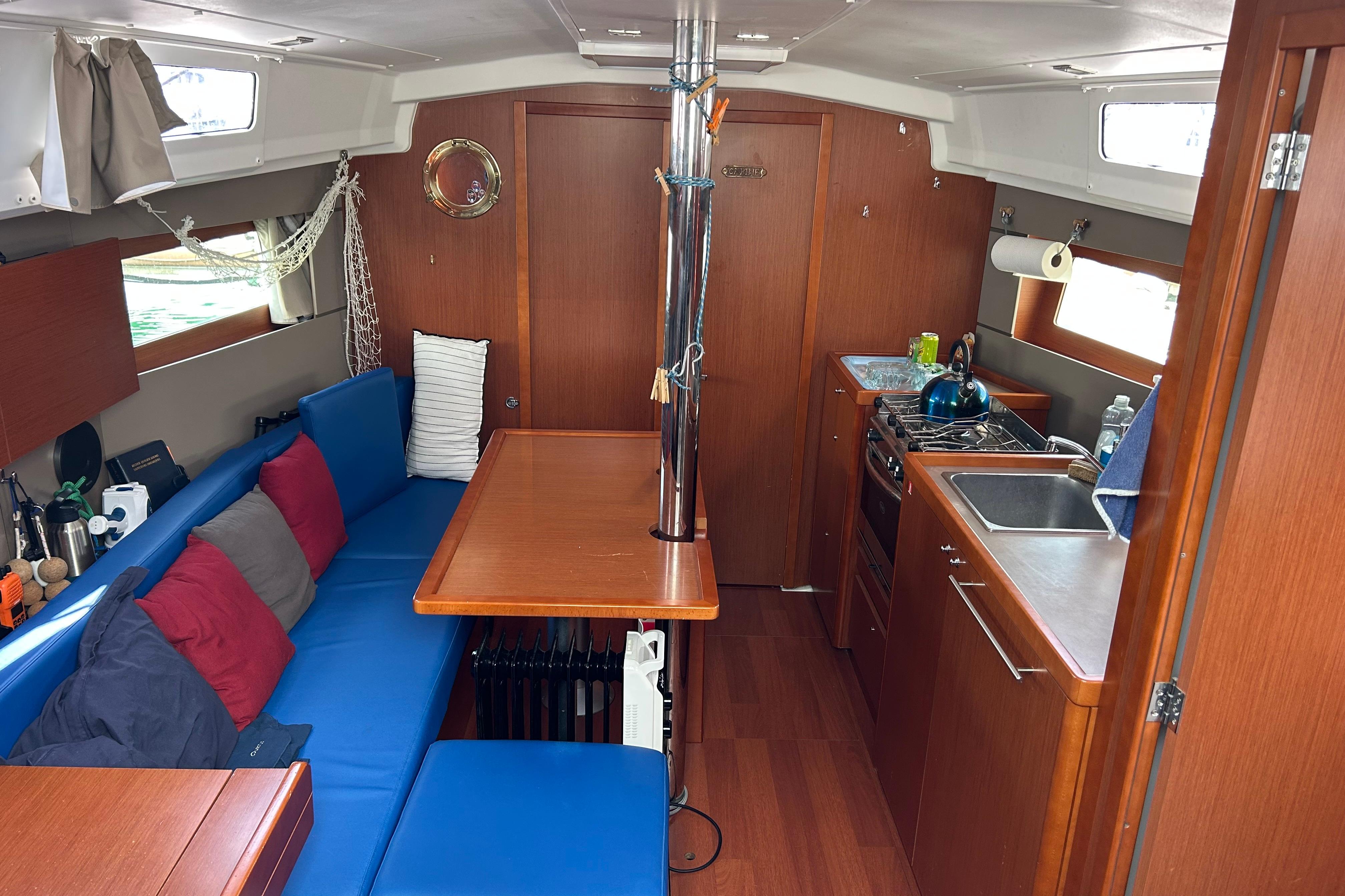 2017 Beneteau OCEANIS 35.1 DL Motorsailer for sale - YachtWorld