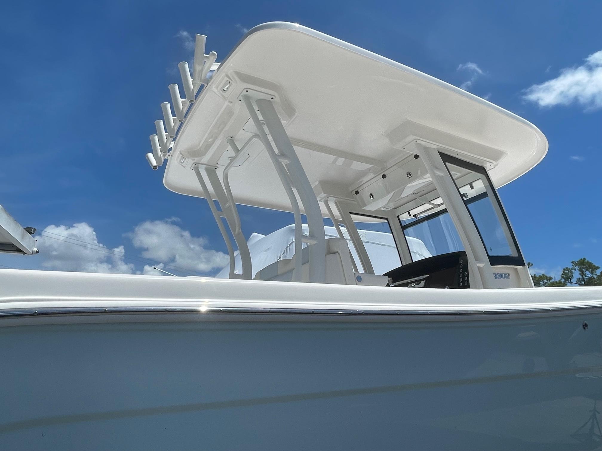 2023 Robalo R302 Center Console Center Console for sale - YachtWorld