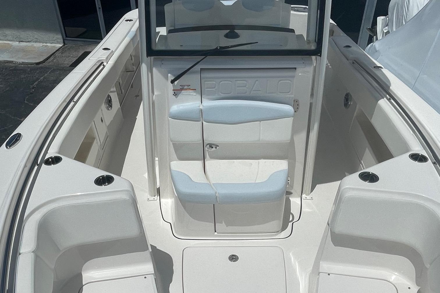 2023 Robalo R302 Center Console Center Console for sale - YachtWorld