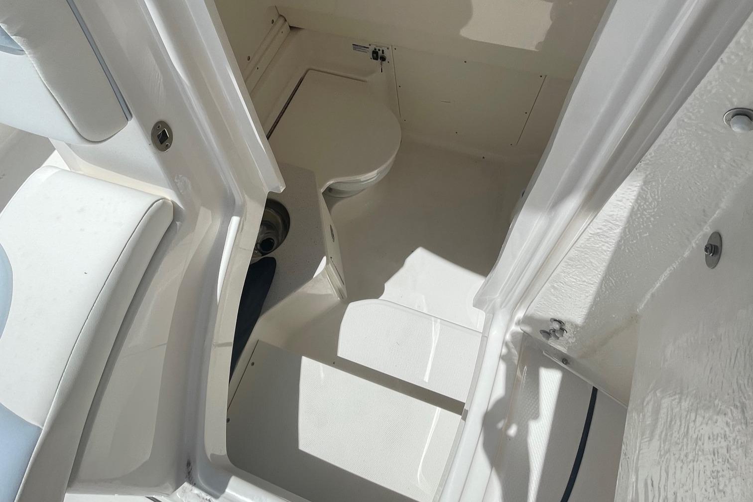2023 Robalo R302 Center Console Center Console for sale - YachtWorld