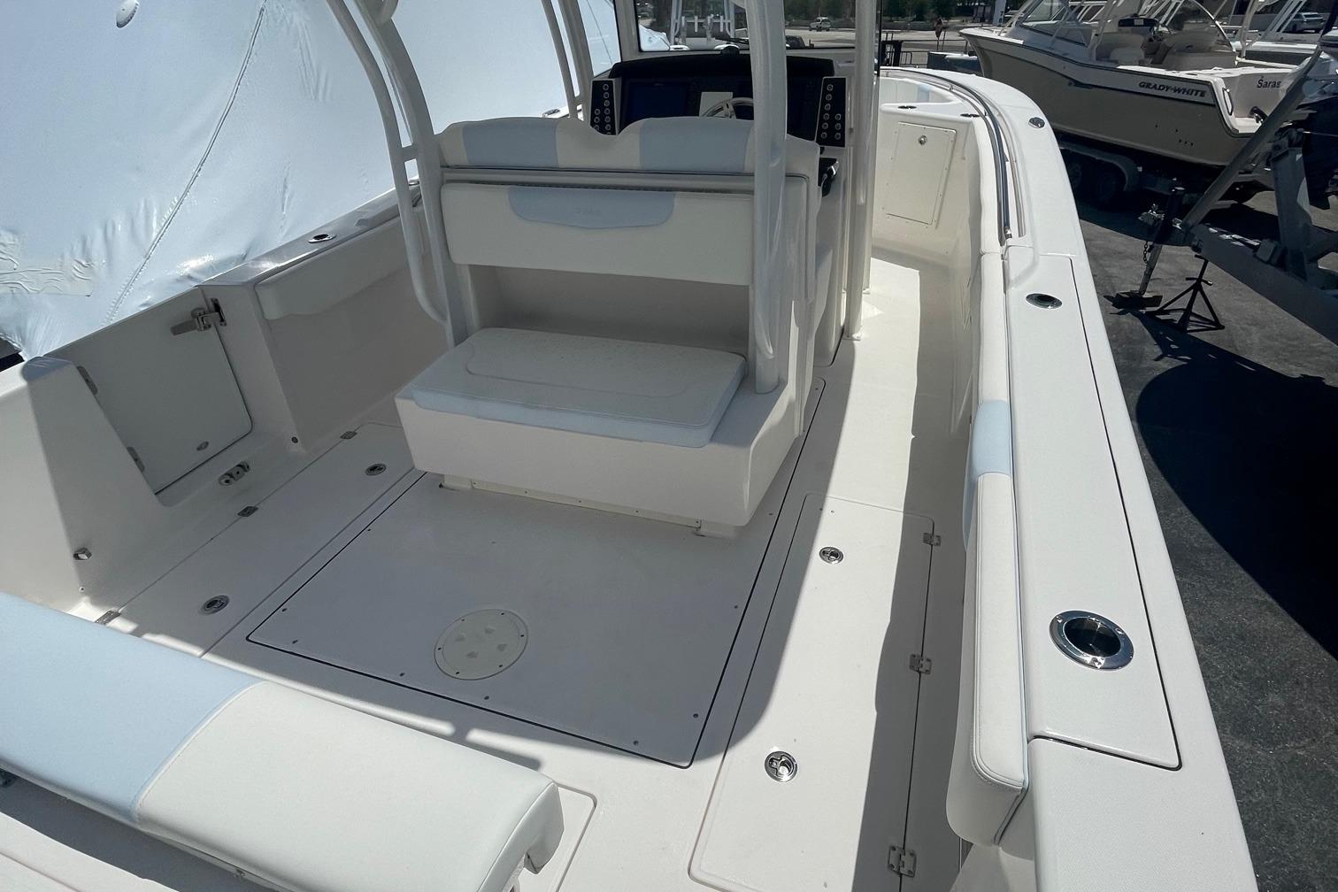 2023 Robalo R302 Center Console Center Console for sale - YachtWorld