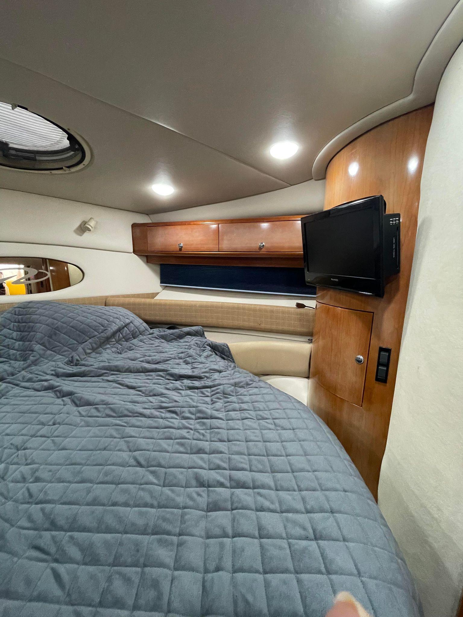 2002 Regal Commodore 4260 Express Cruiser for sale - YachtWorld