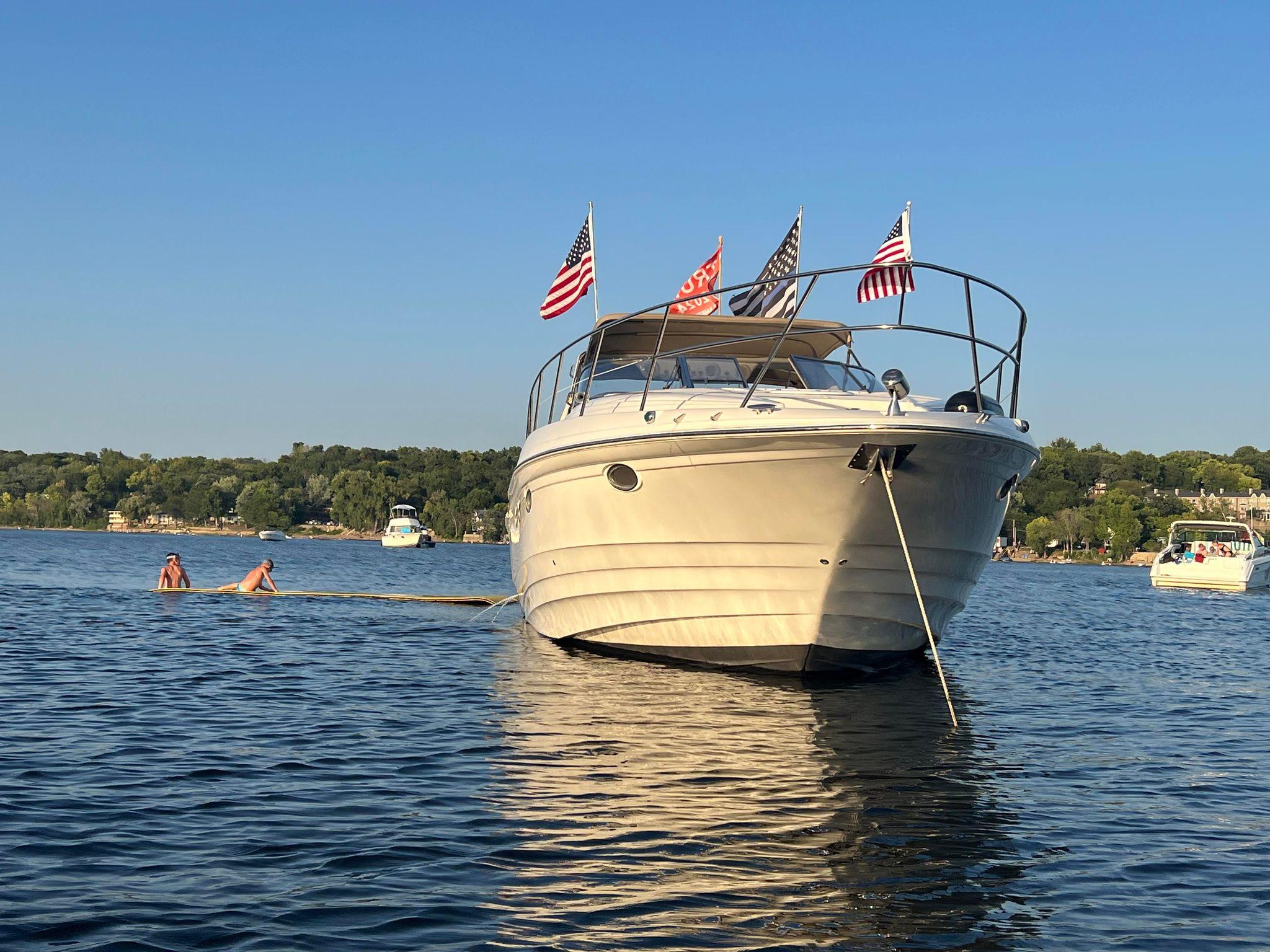 2002 Regal Commodore 4260 Express Cruiser for sale - YachtWorld