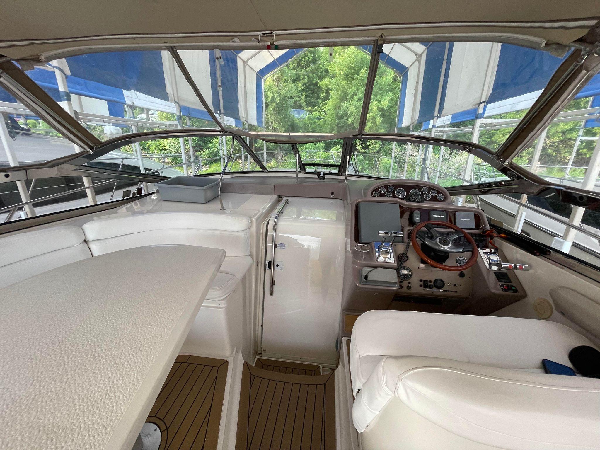 2002 Regal Commodore 4260 Express Cruiser for sale - YachtWorld