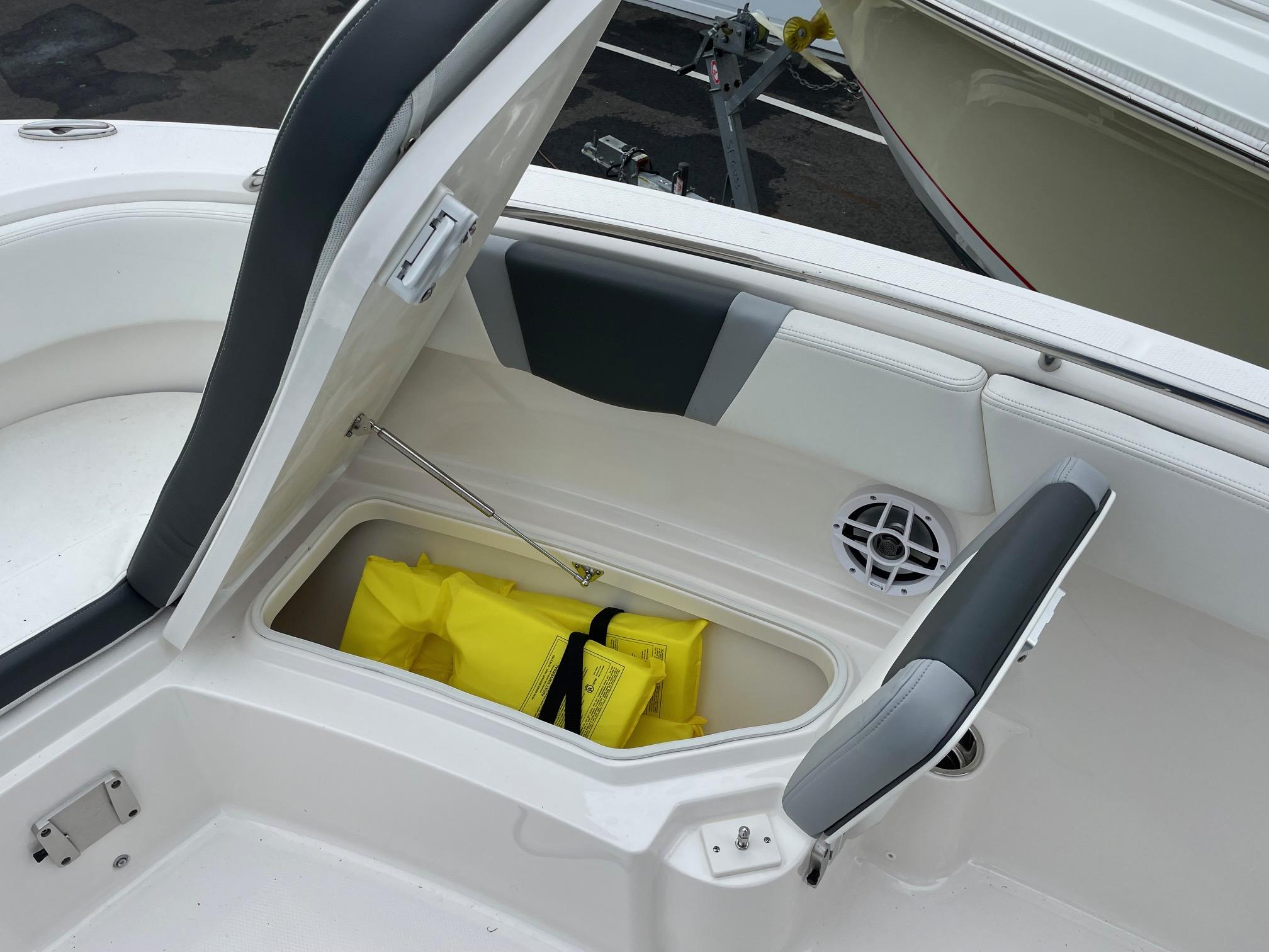 2023 Robalo R230 Center Console Centre Console for sale - YachtWorld