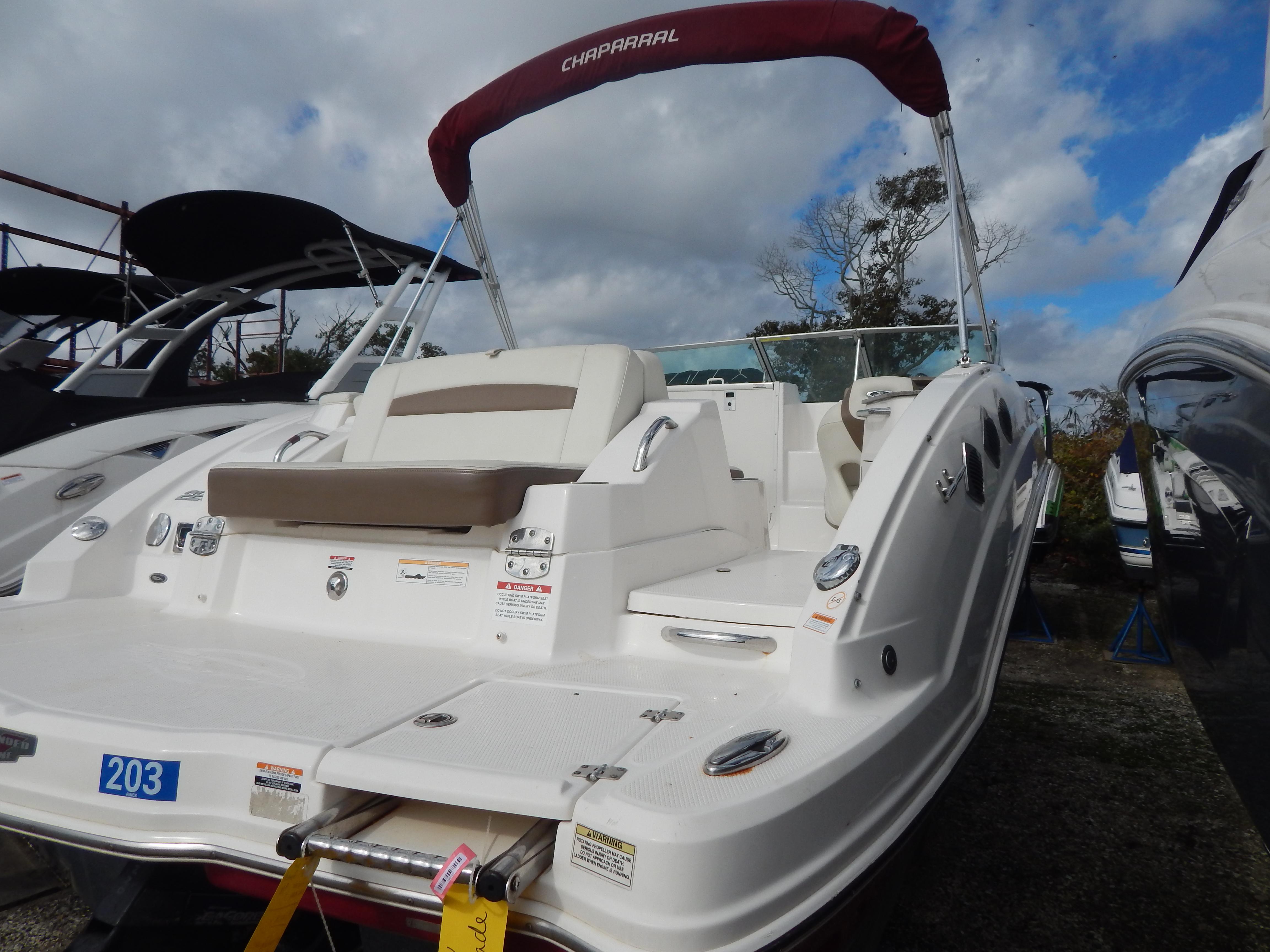 2013 Chaparral 225 SSi Cuddy Cabin Kaufen - YachtWorld
