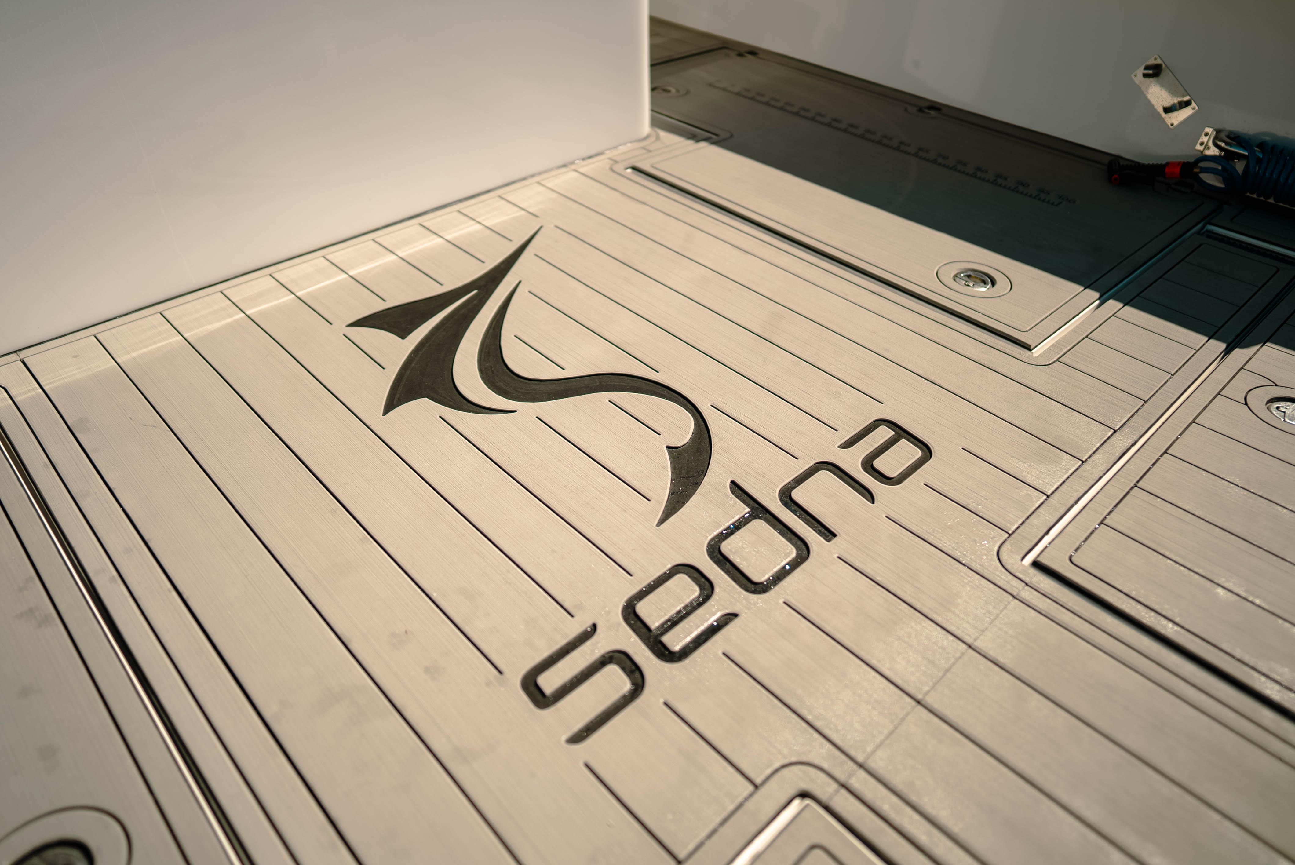 2025 Sedna 370 Side Console Center Console for sale - YachtWorld