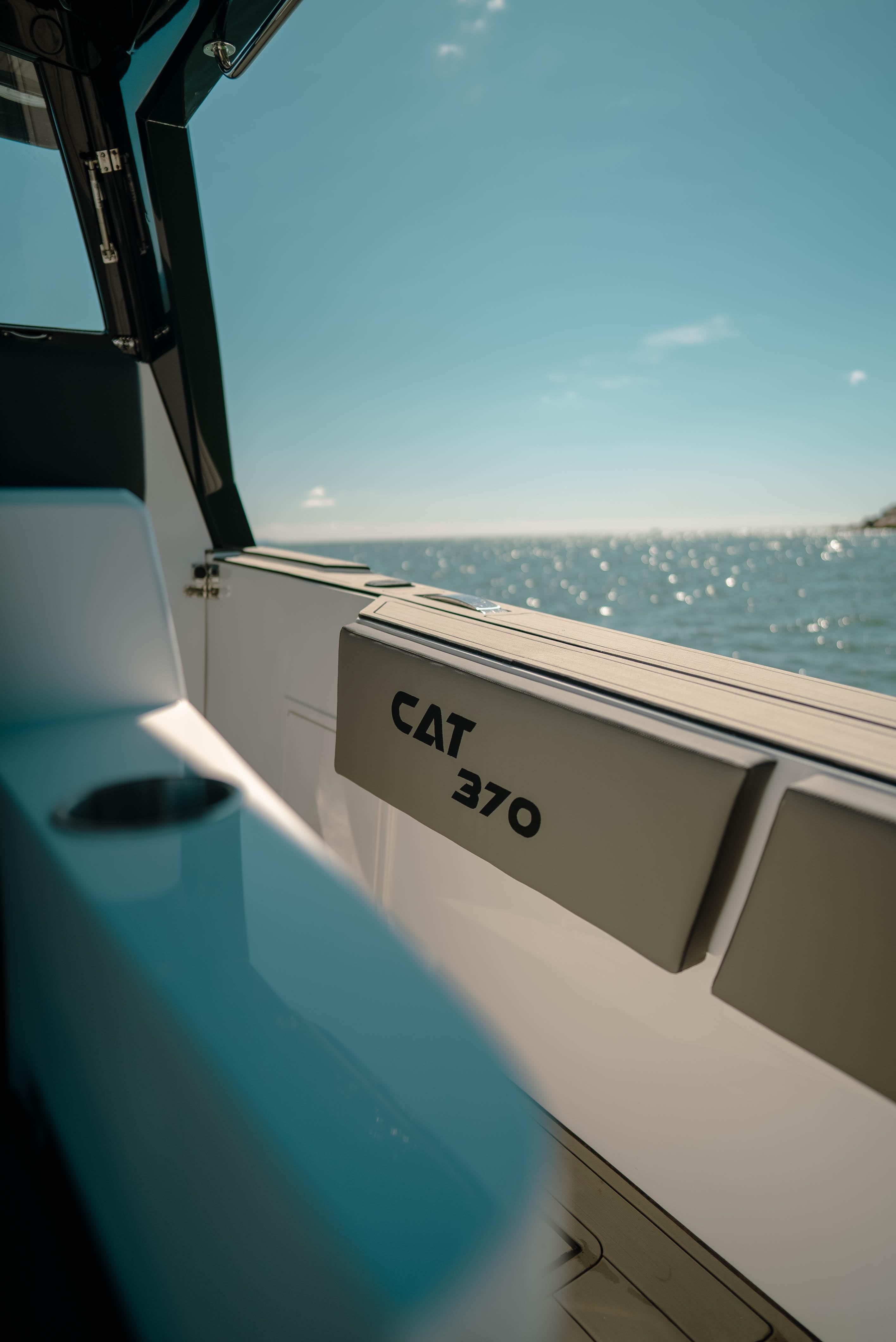 2025 Sedna 370 Side Console Center Console for sale - YachtWorld