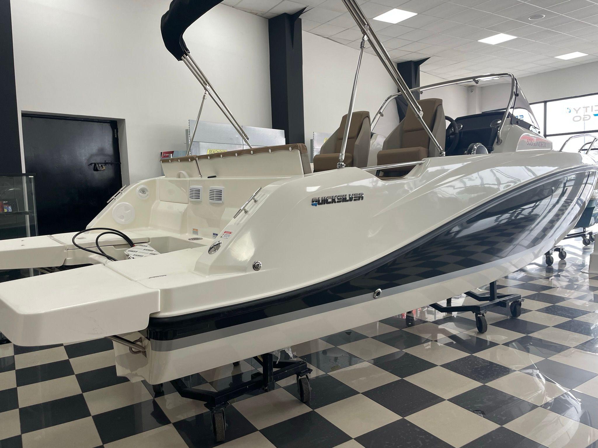 Quicksilver Activ 605 Sundeck MERCURY Nuevo en Madrid - Cosas de Barcos