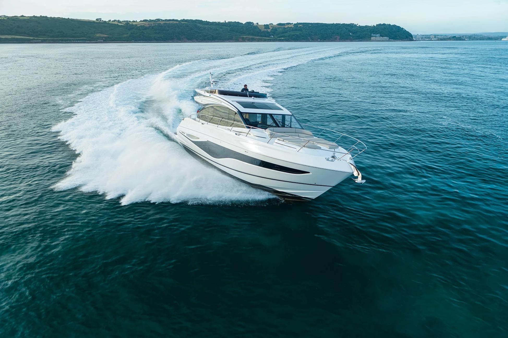 2026 Princess S65 Sportbridge Sportboot Kaufen - YachtWorld