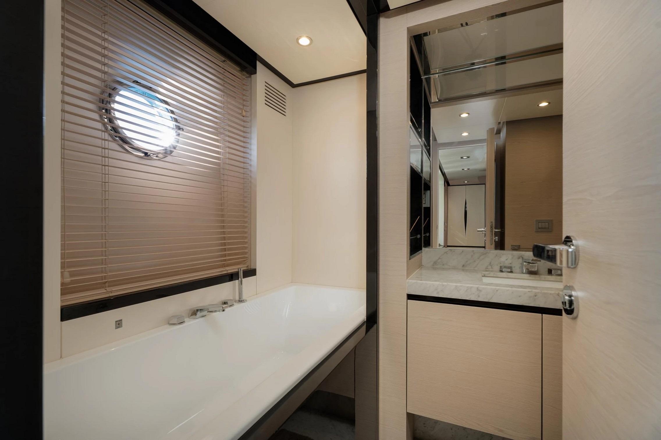 Occasion 2016 Azimut Grande 26M - Barcelona | Annonces du Bateau