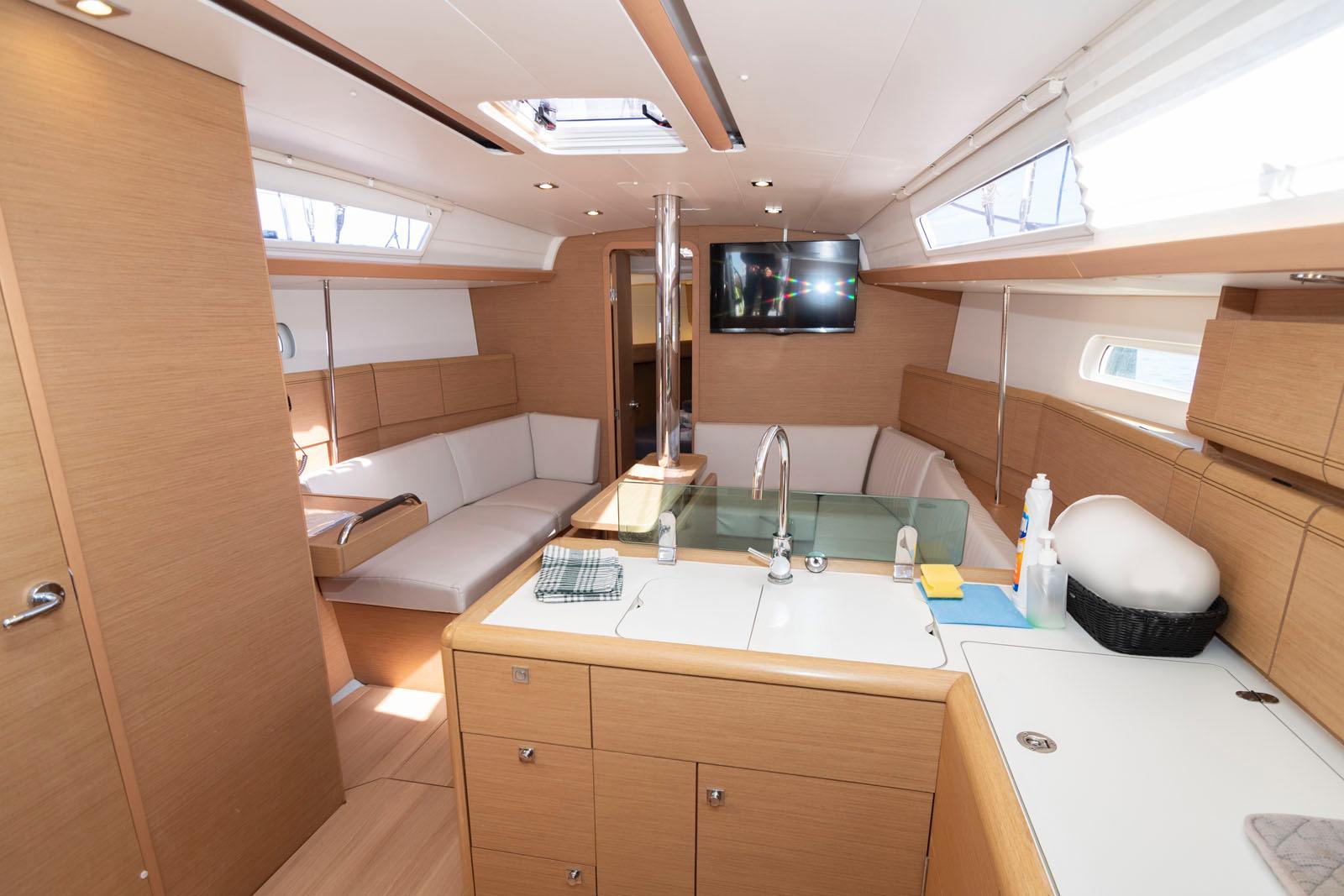 2019 Jeanneau Sun Odyssey 389 Sloop for sale - YachtWorld