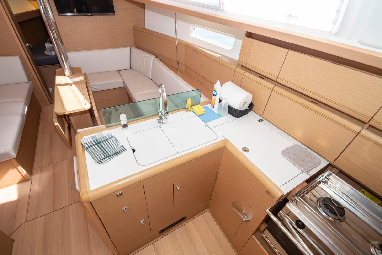 2019 Jeanneau Sun Odyssey 389 Sloop for sale - YachtWorld